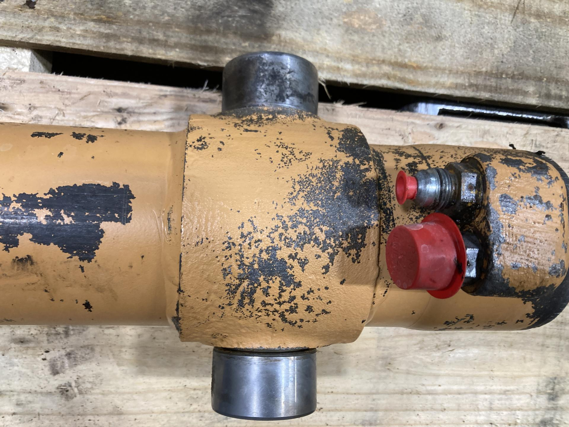 G100004 | Case 680E Hydraulic Cylinder for Sale