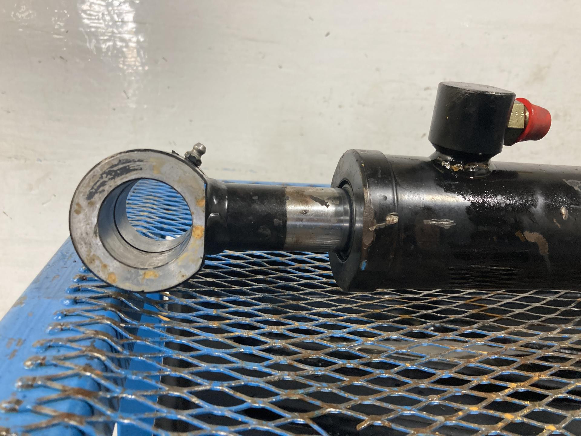 New Holland LX665 Hydraulic Cylinder for Sale