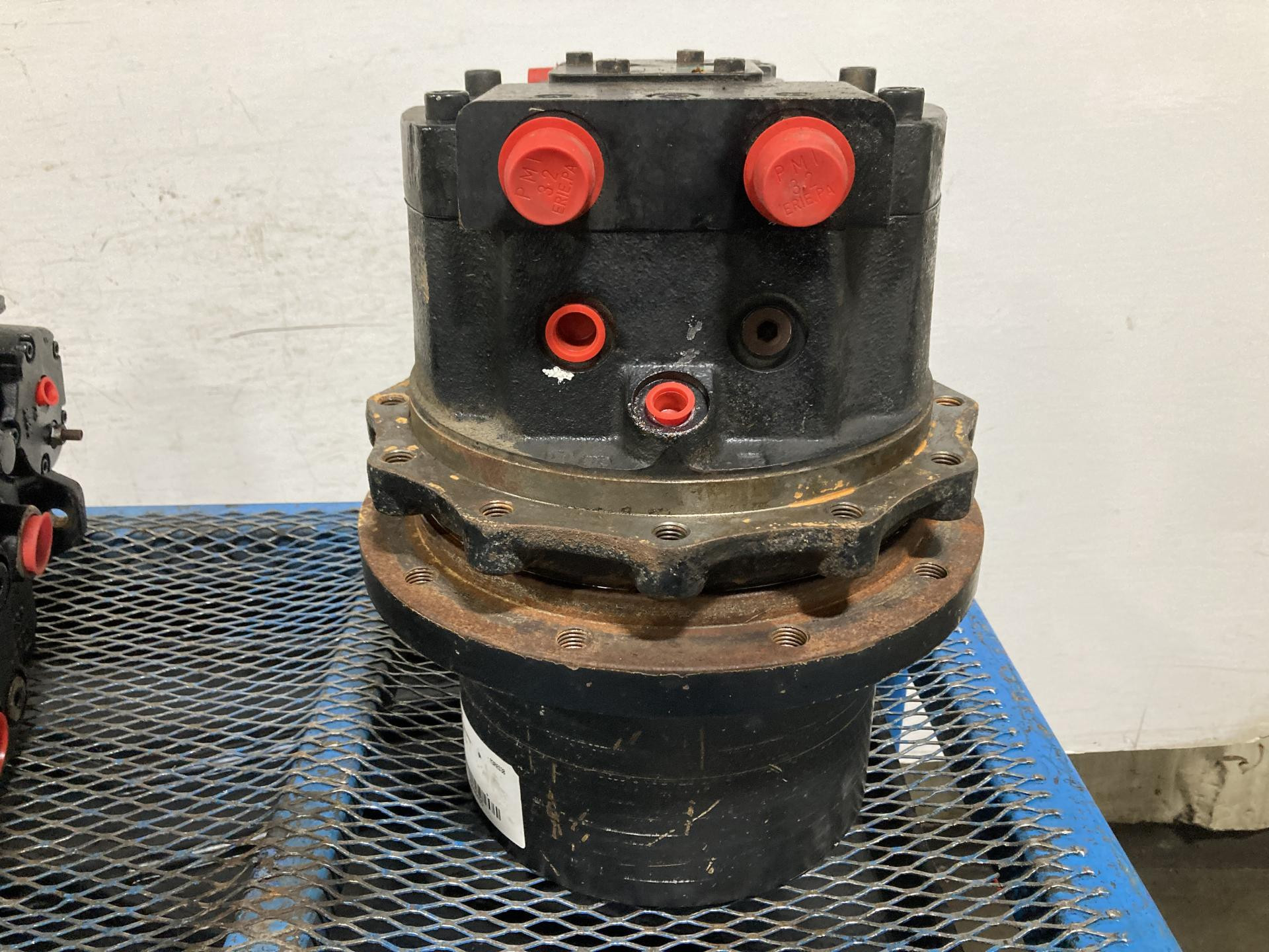 AT472920 | John Deere 333D Hydraulic Motor for Sale