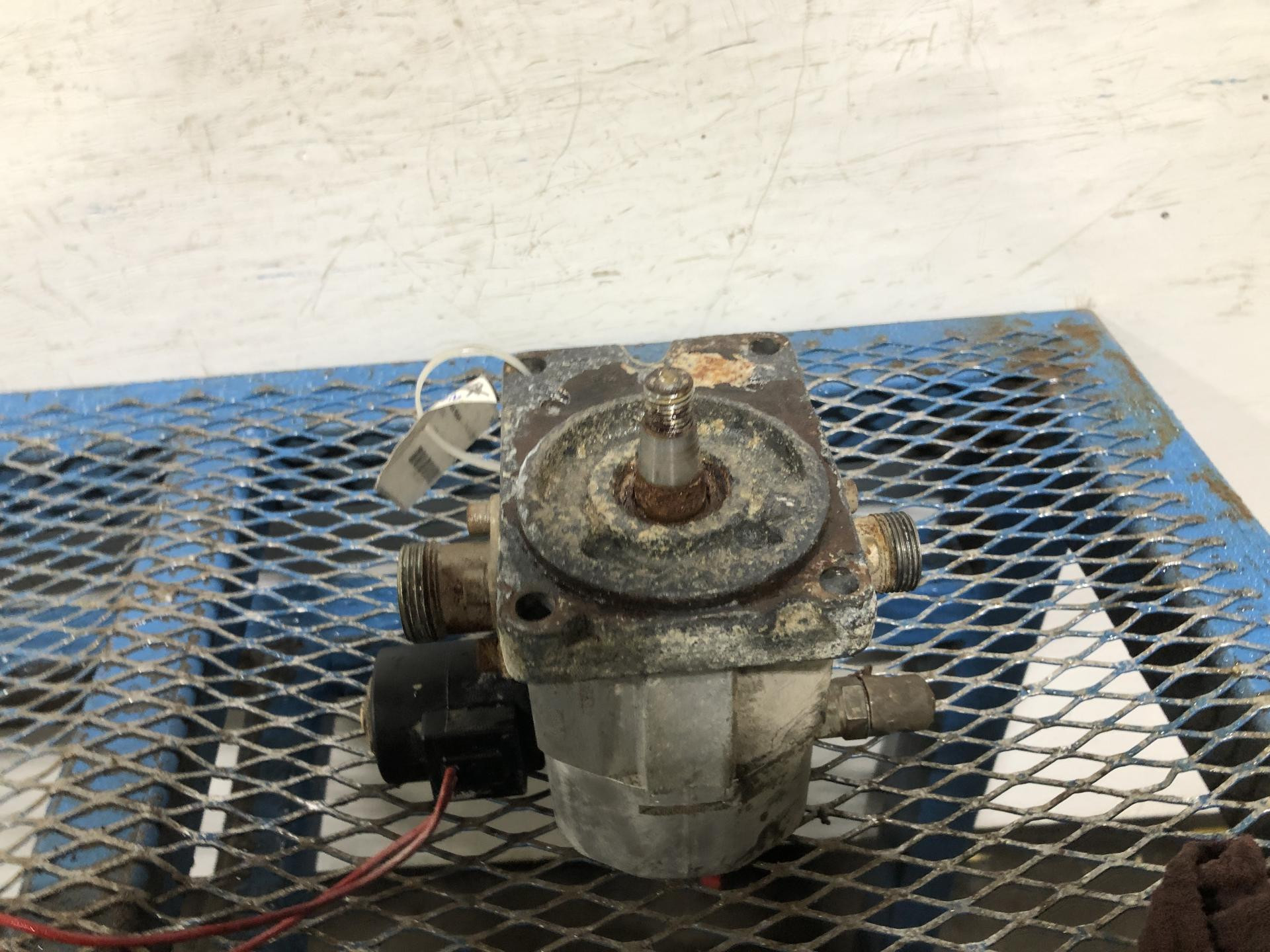 LW10356724 | John Deere 344K Hydraulic Motor for Sale
