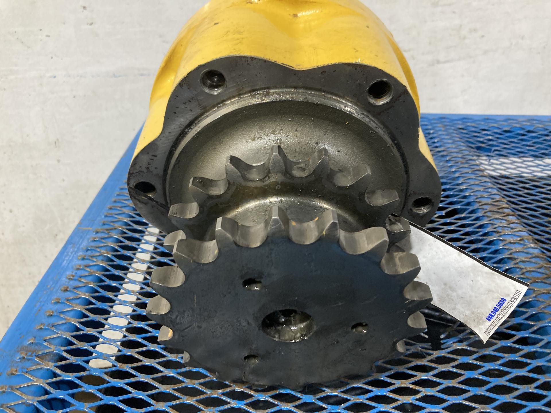 193673 | Gehl R165 Hydraulic Motor for Sale