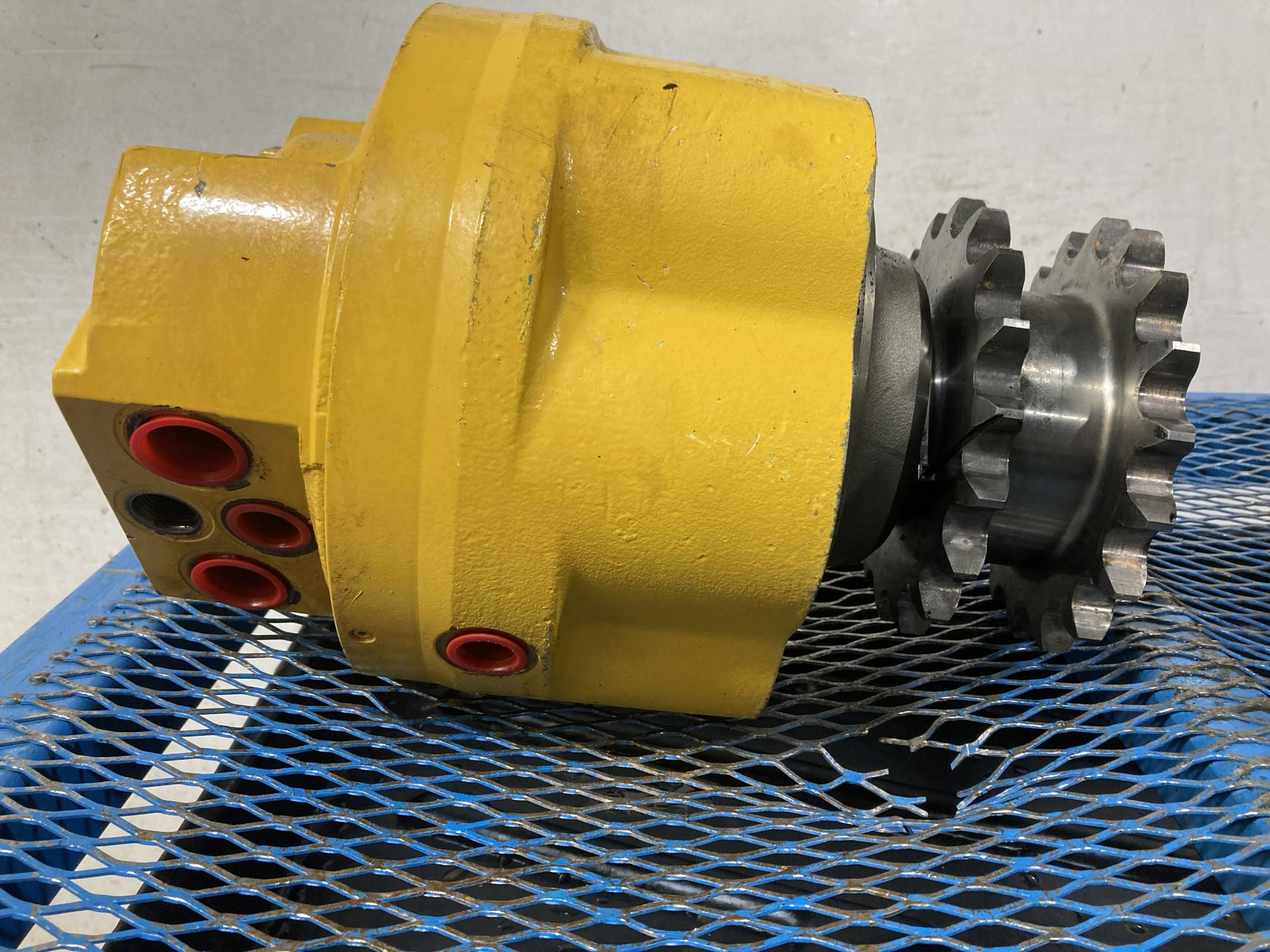 193673 | Gehl R165 Hydraulic Motor for Sale