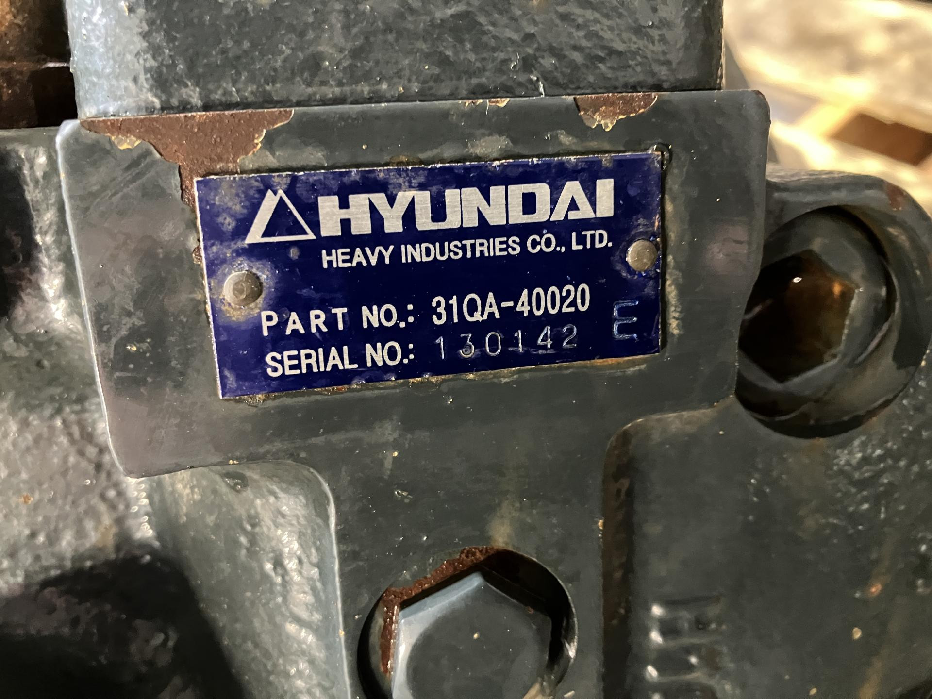 31QA-40020 | Hyundai R380 LC-9 Hydraulic Motor for Sale