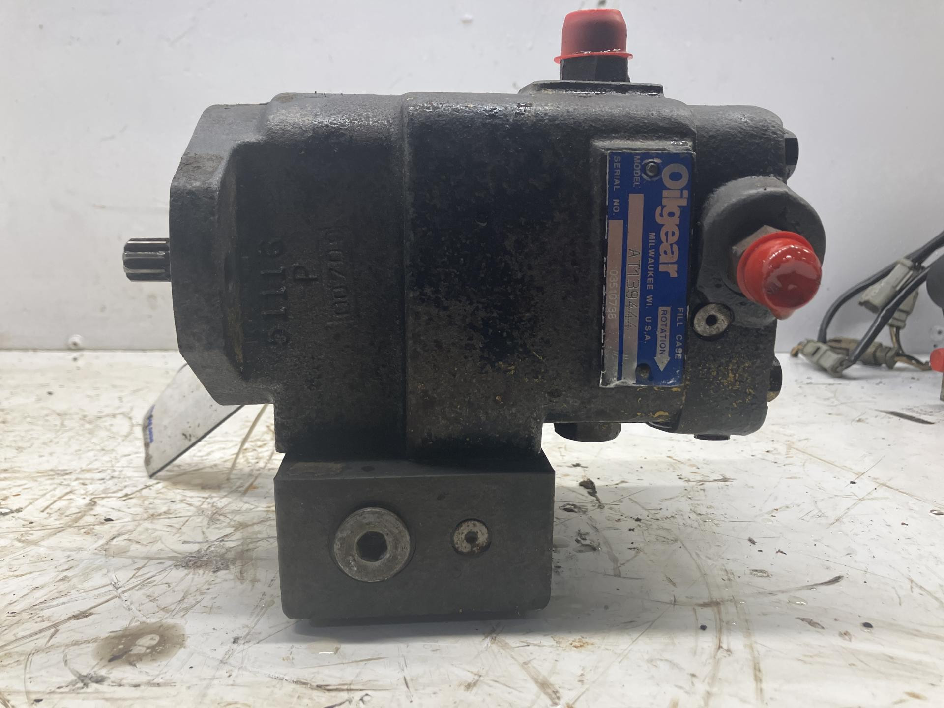 AT143542 | John Deere 544G Hydraulic Pump for Sale
