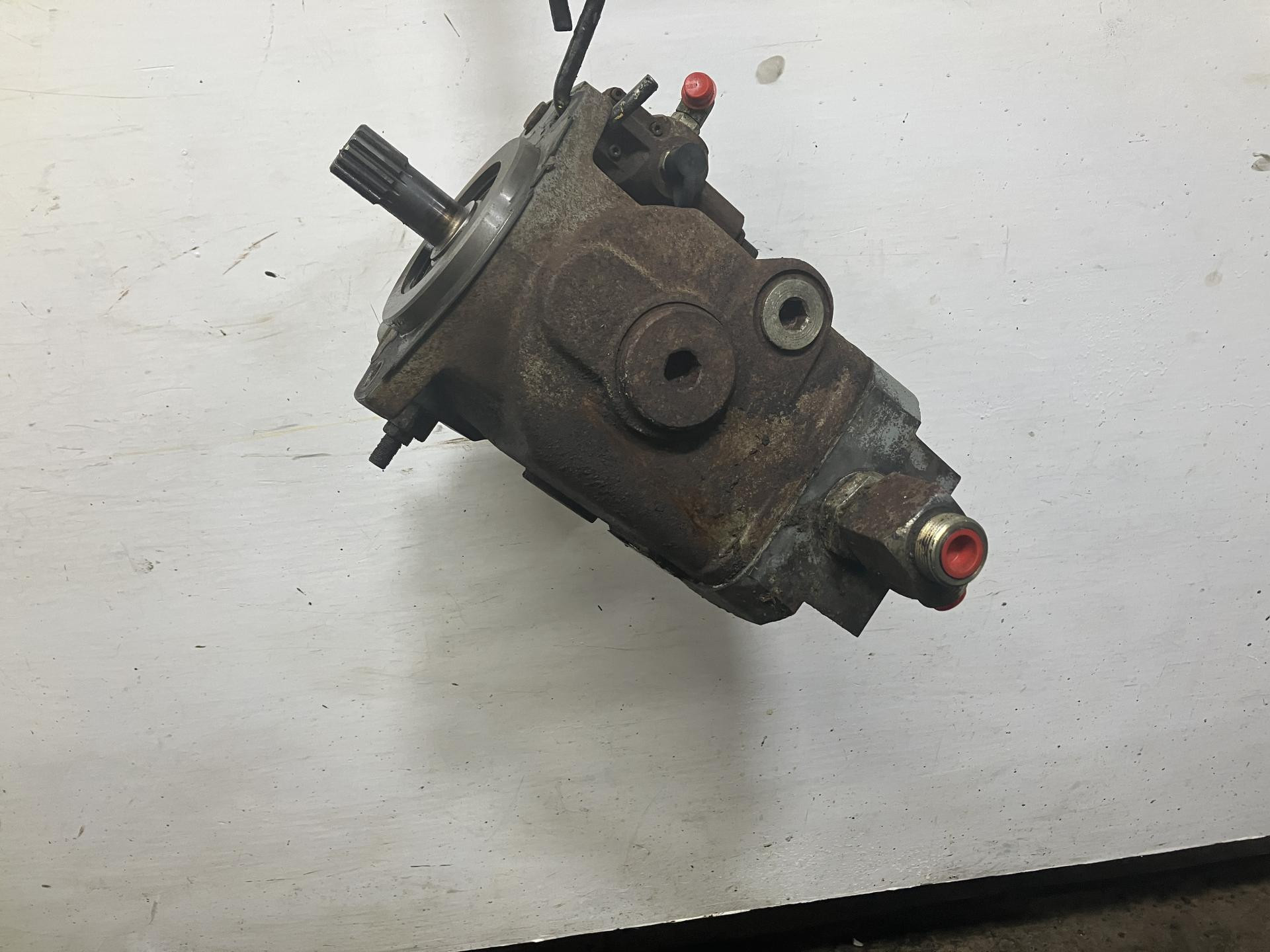AT353757 | John Deere 624H Hydraulic Pump for Sale