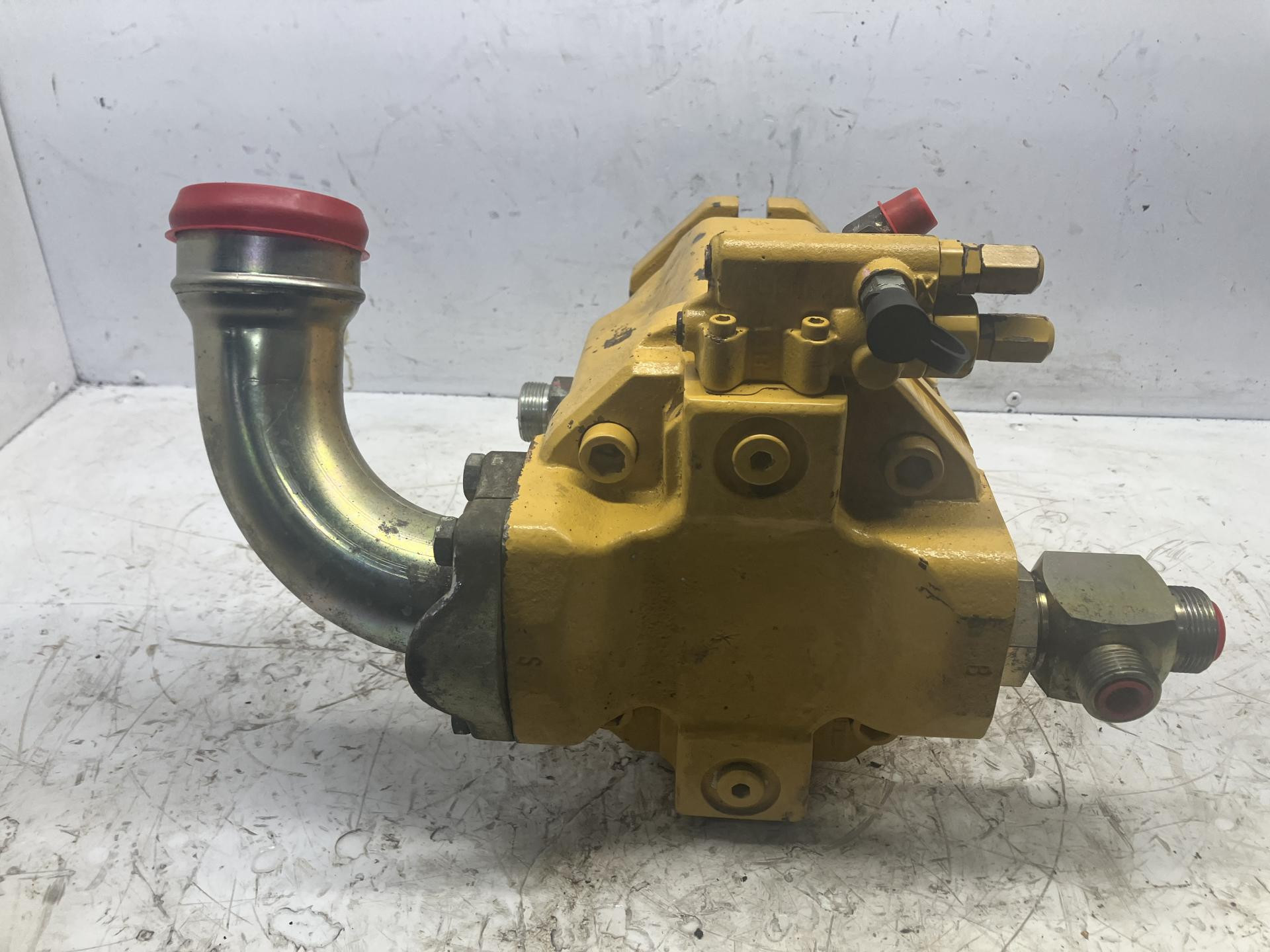 AT347904 | John Deere 624J Hydraulic Pump for Sale