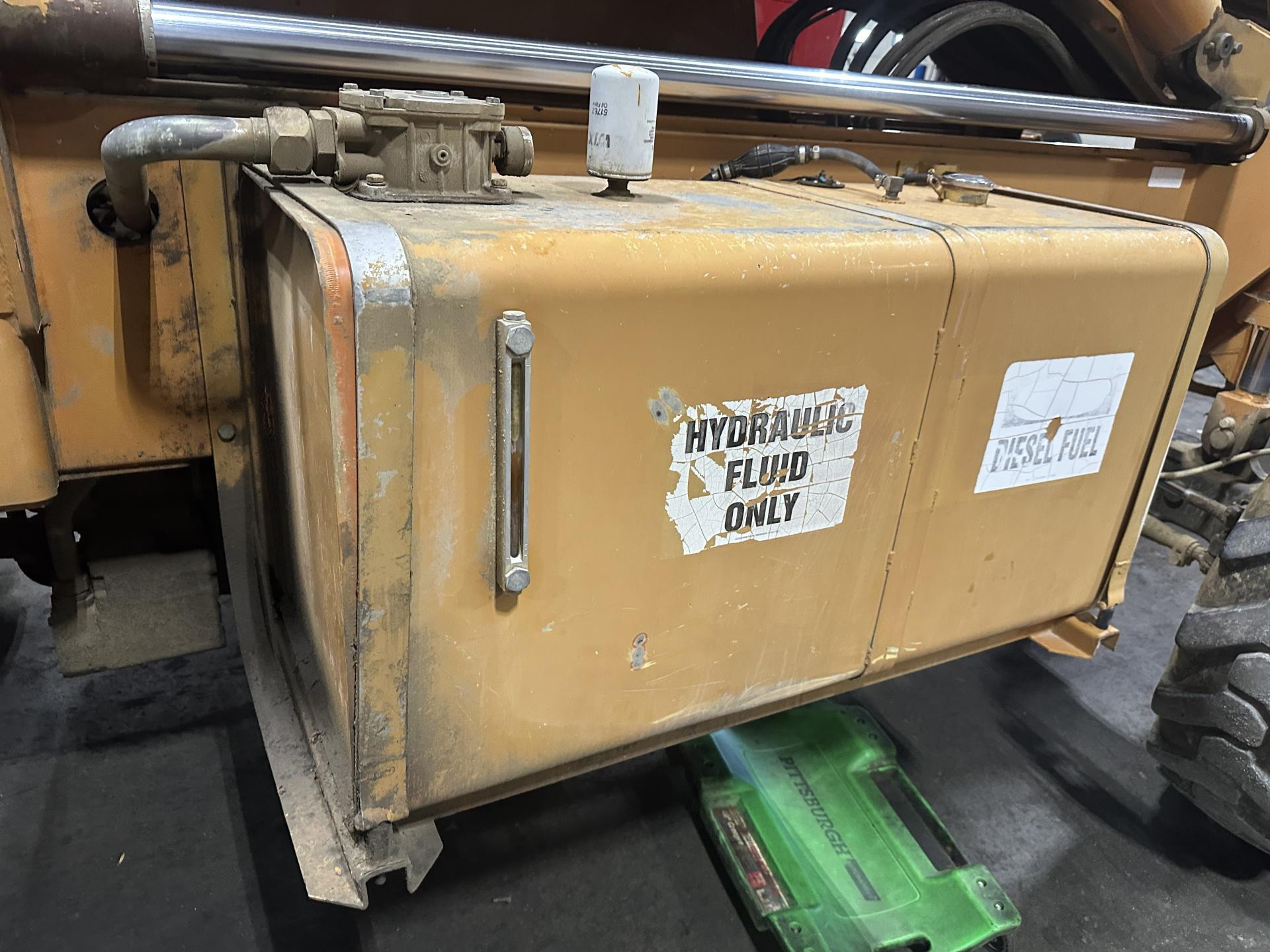 Lull 844C42 Hydraulic Reservoir for Sale