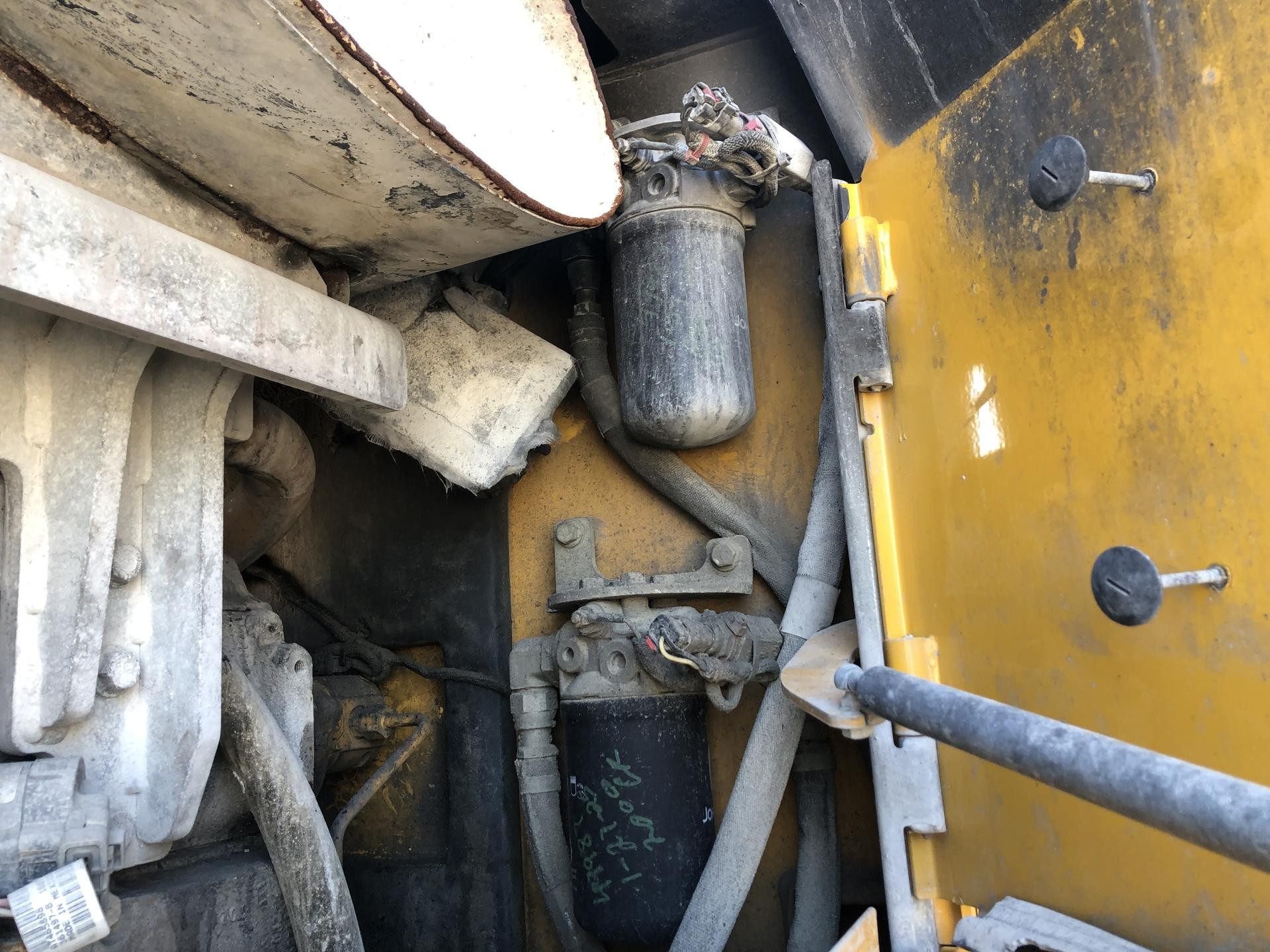 AT428100 | John Deere 844K-II Hydraulic Reservoir for Sale