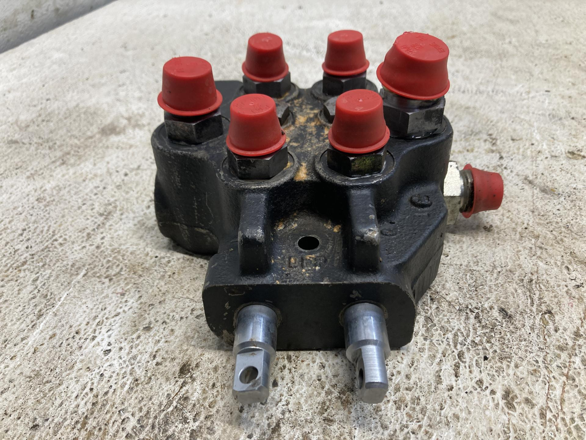 108222A1 | Case 1840 Hydraulic Valve for Sale