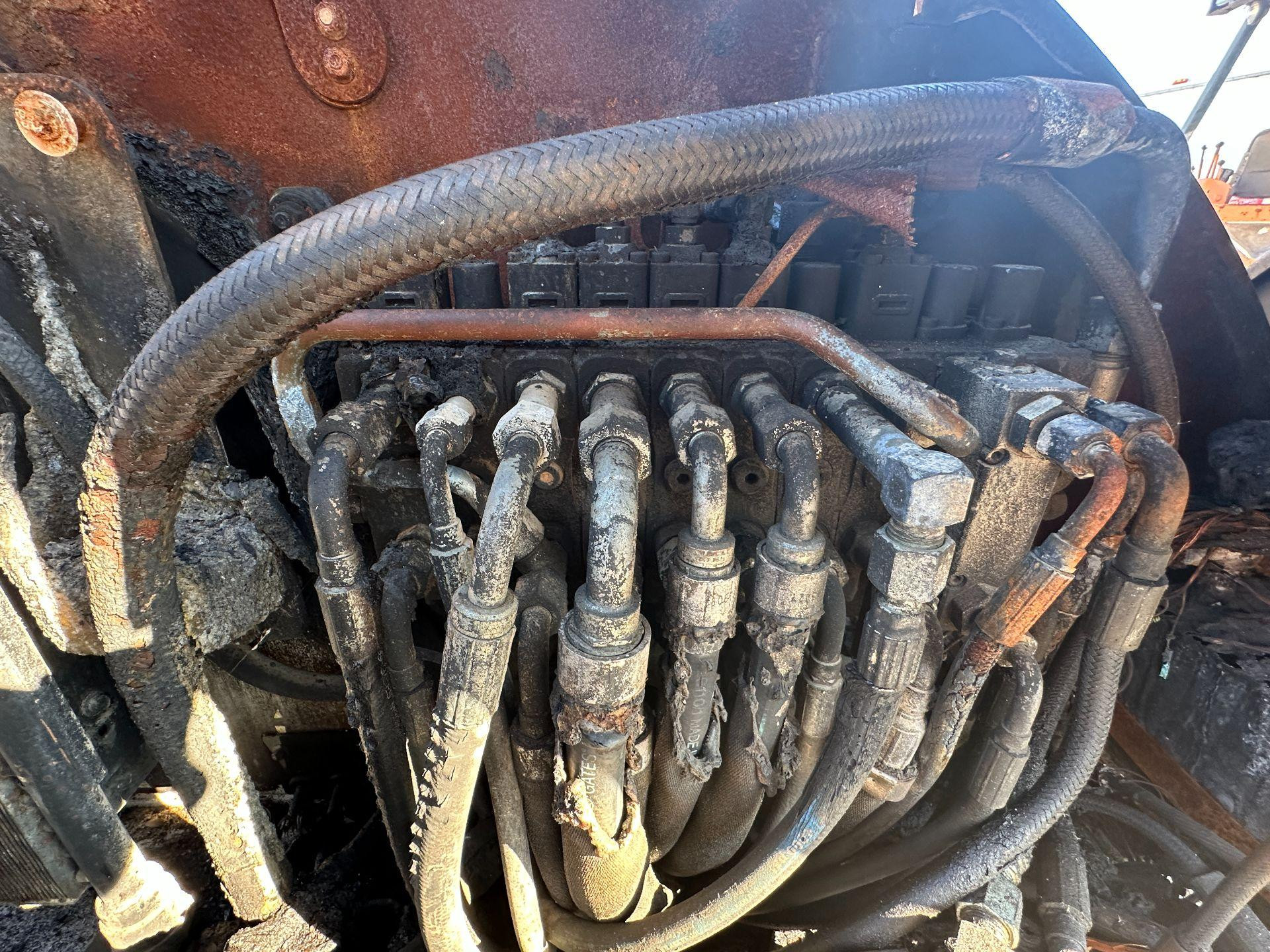 6684726 | Bobcat 325 Hydraulic Valve for Sale