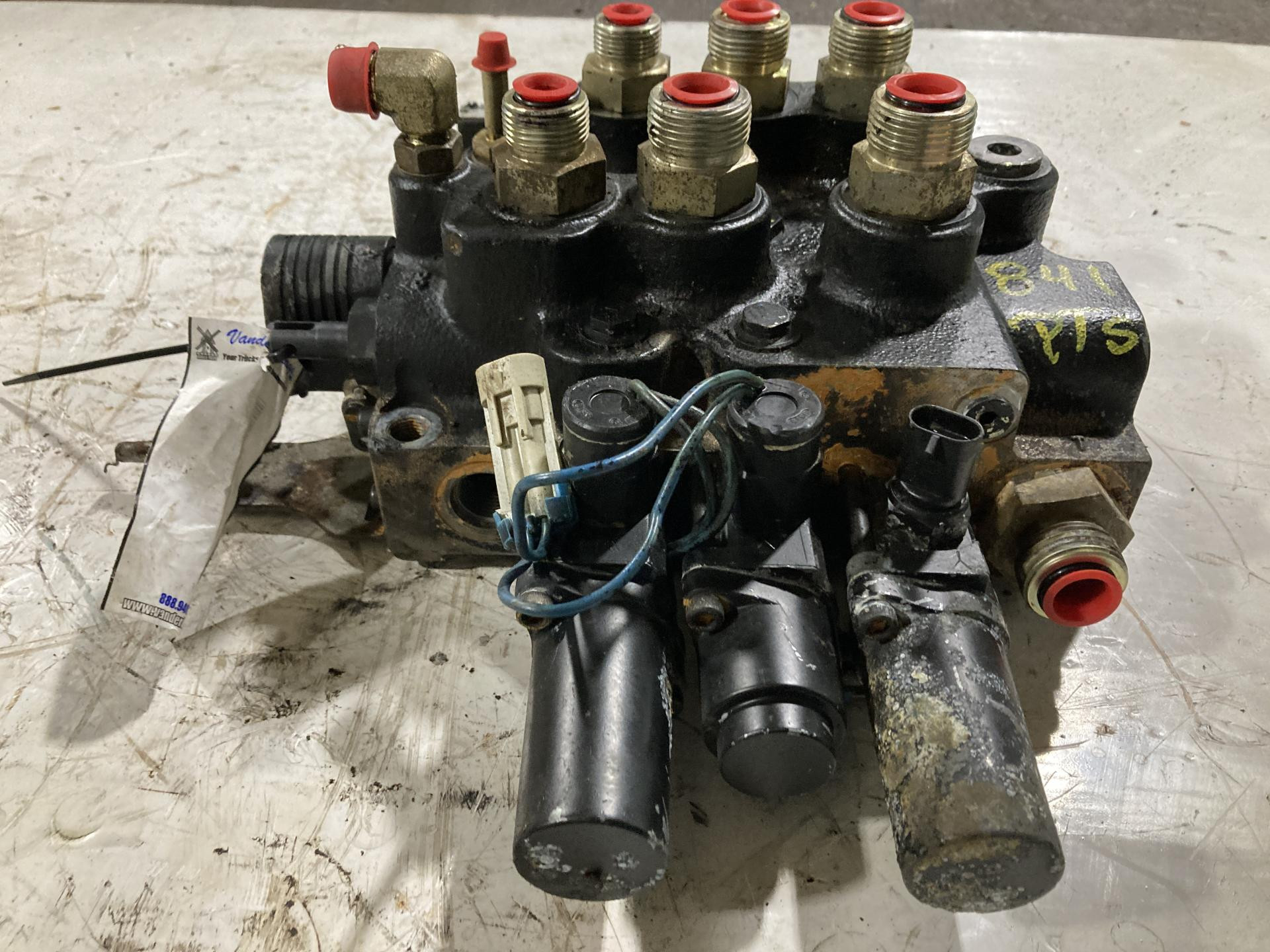 AT321303 | John Deere 325 Hydraulic Valve for Sale