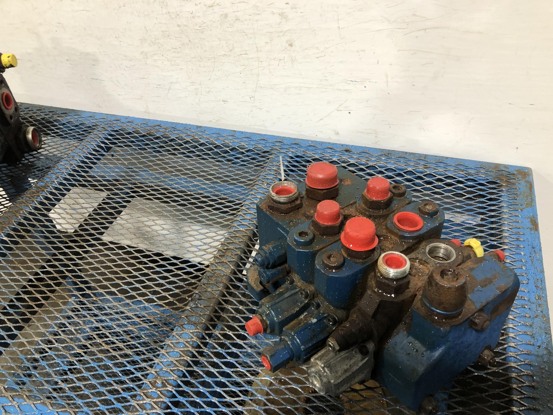 LW11211540 | John Deere 344K Hydraulic Valve for Sale