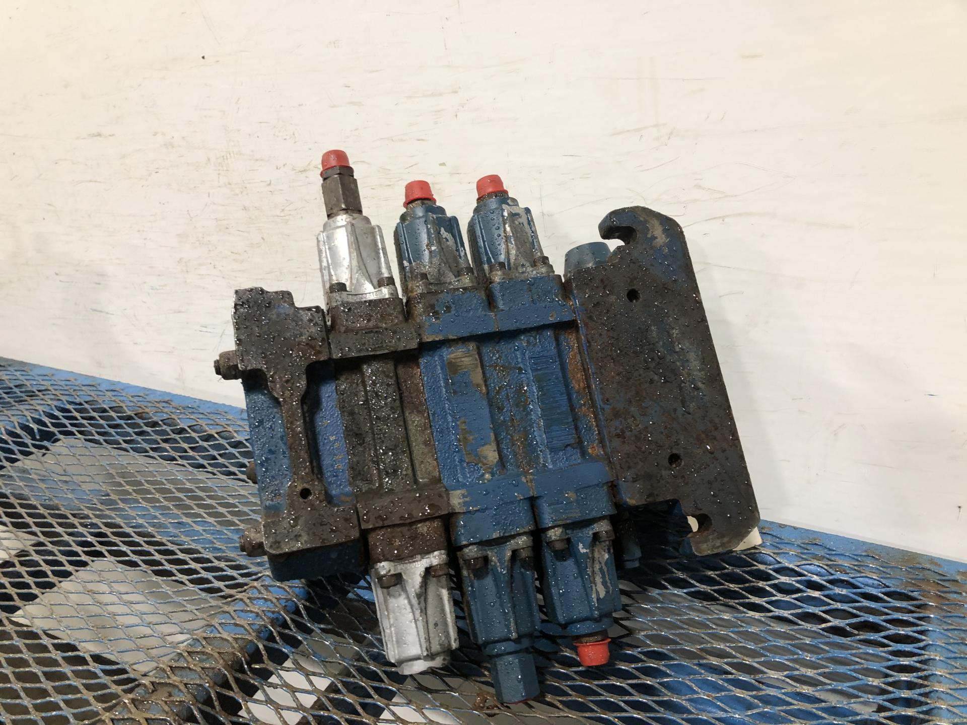 LW11211540 | John Deere 344K Hydraulic Valve for Sale