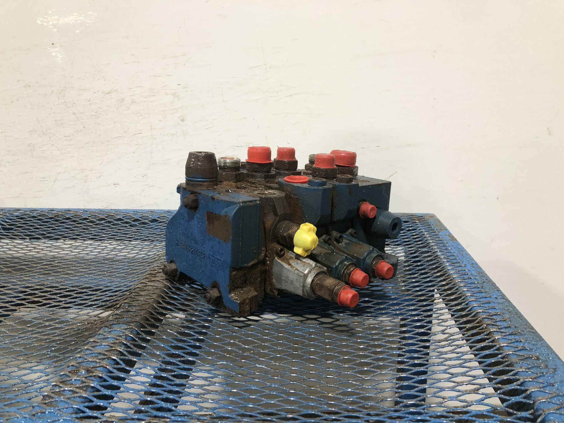LW11211540 | John Deere 344K Hydraulic Valve for Sale