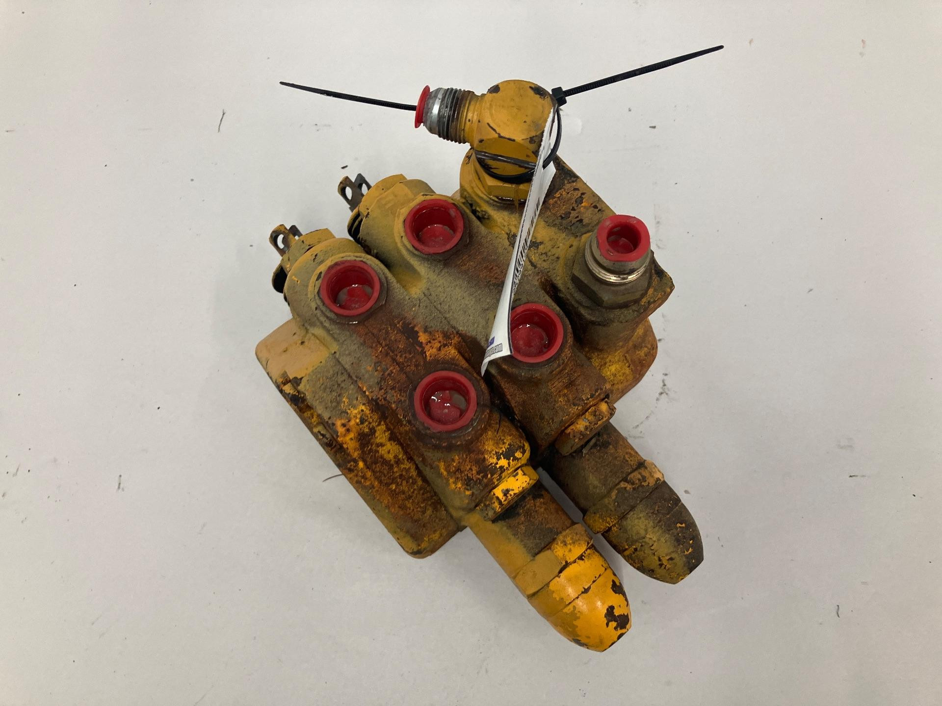 AT29662 | John Deere 510 Hydraulic Valve for Sale