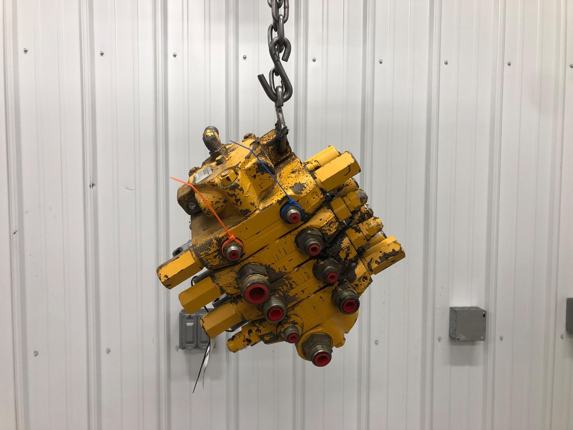 AT165785 | John Deere 510D Hydraulic Valve for Sale