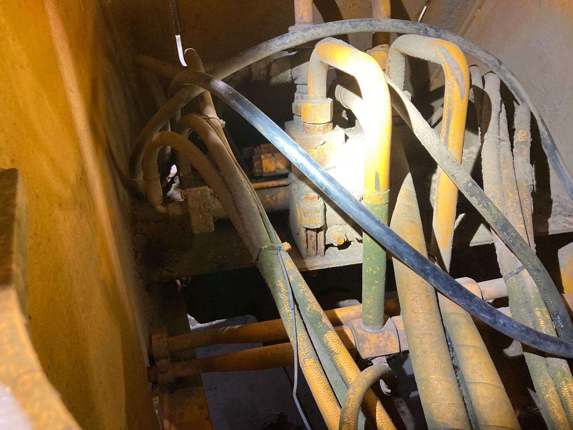 AT102144 | John Deere 544E Hydraulic Valve for Sale