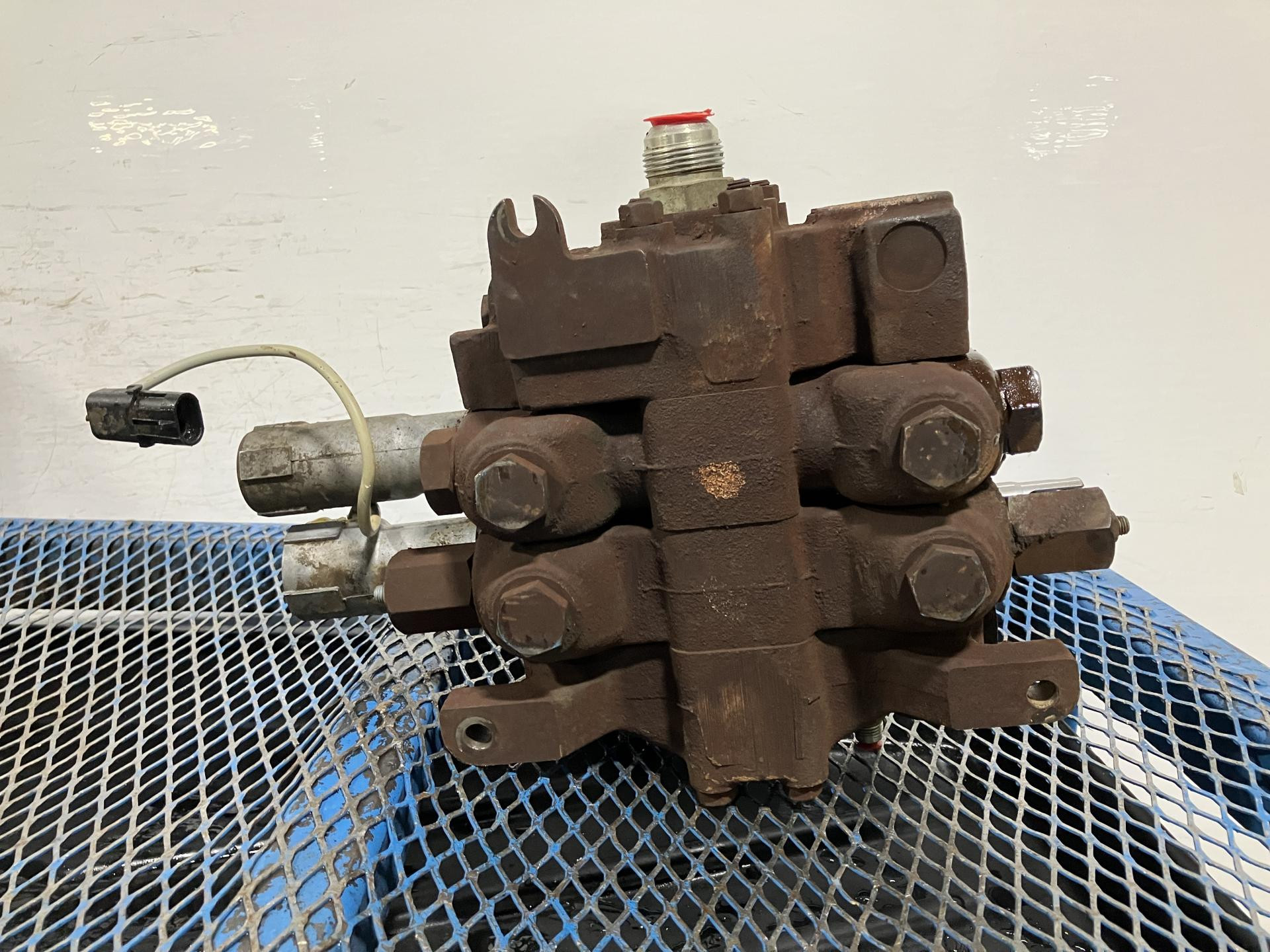 358236A1 | Case 580M Hydraulic Valve for Sale