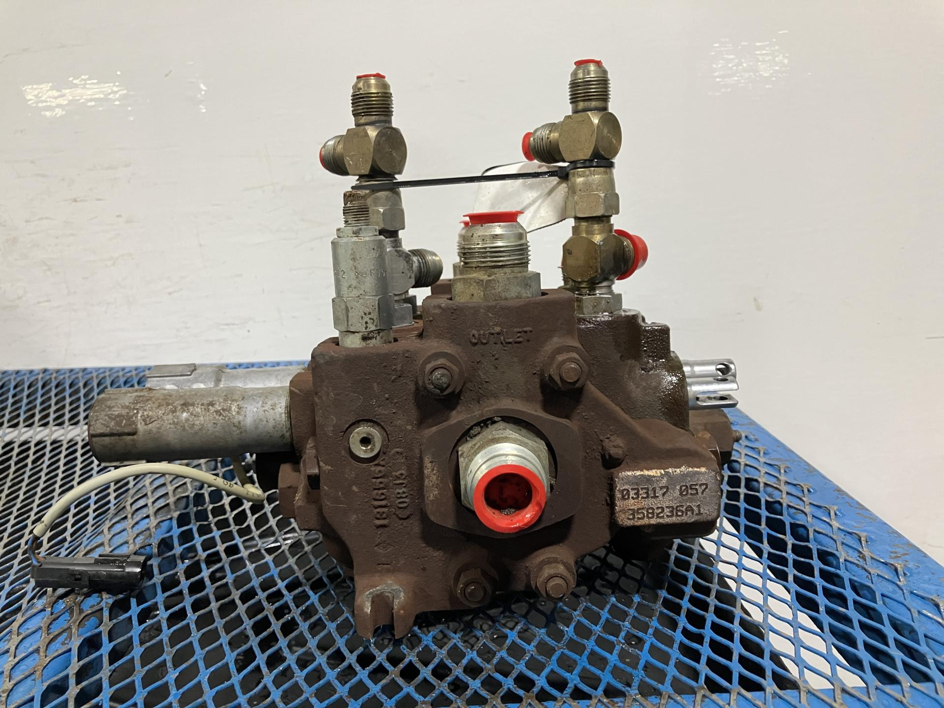 358236A1 | Case 580M Hydraulic Valve for Sale