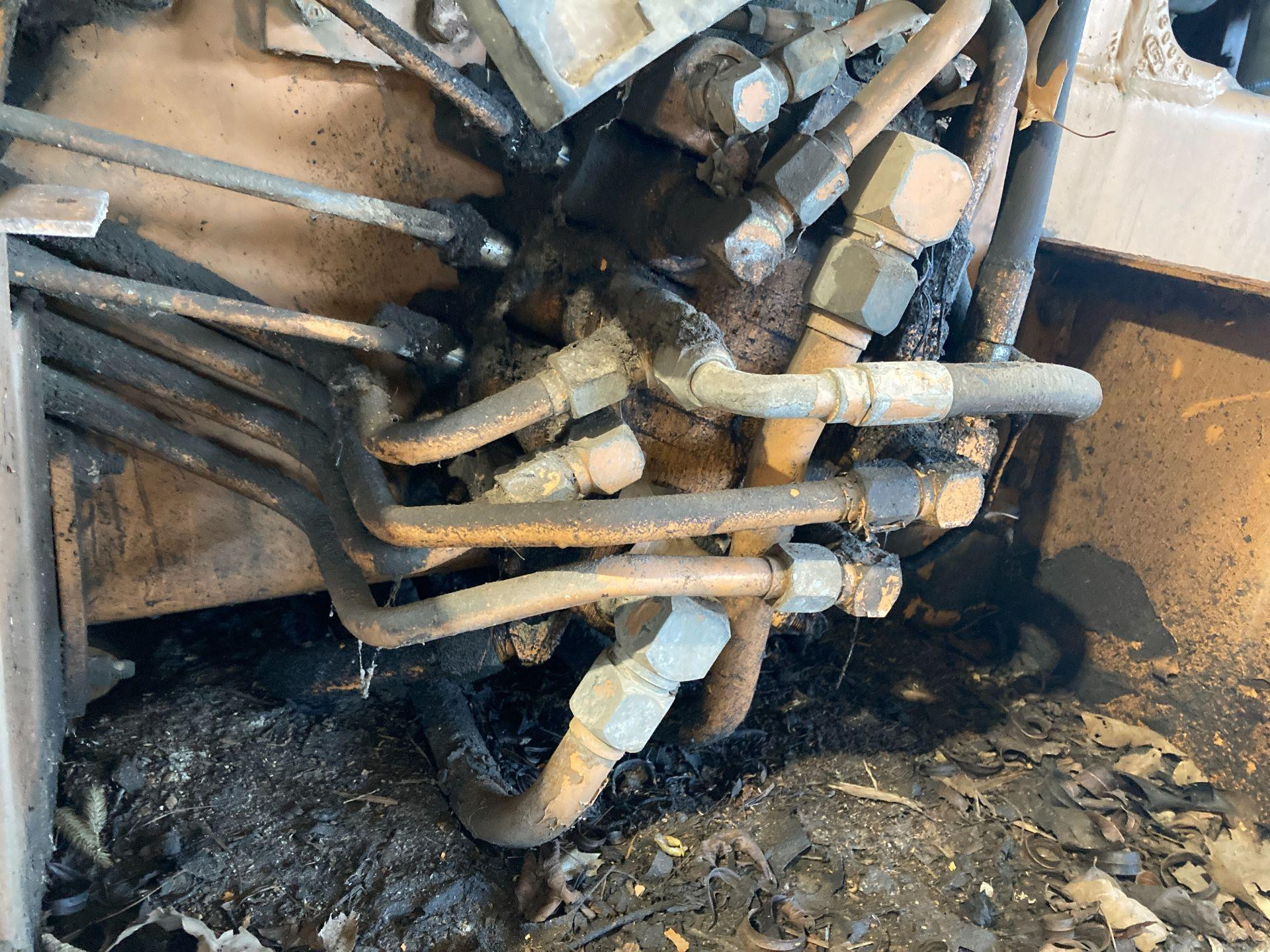 1980433C1 | Case 590 Hydraulic Valve for Sale