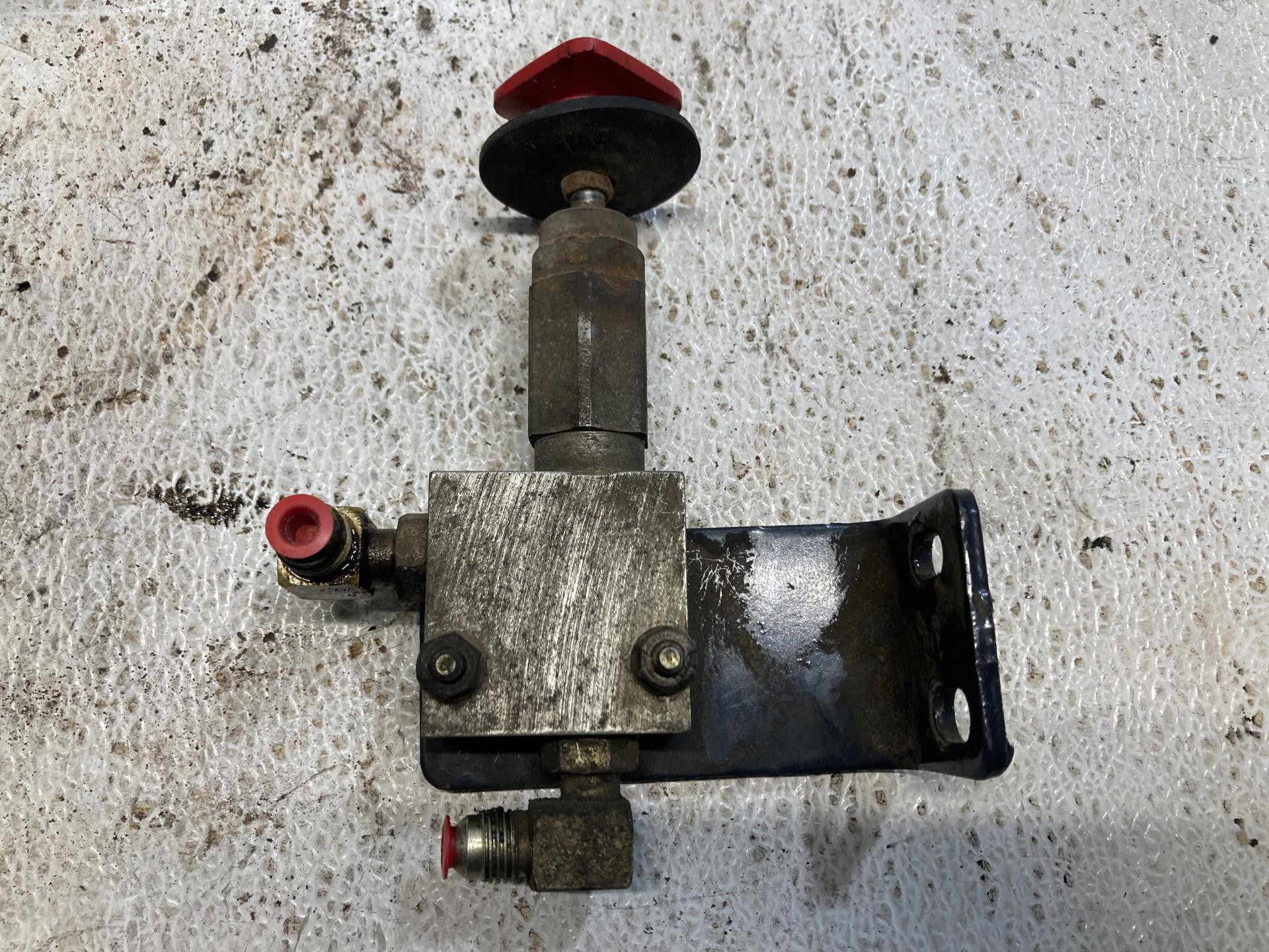 7230495 | Bobcat 751 Hydraulic Valve for Sale