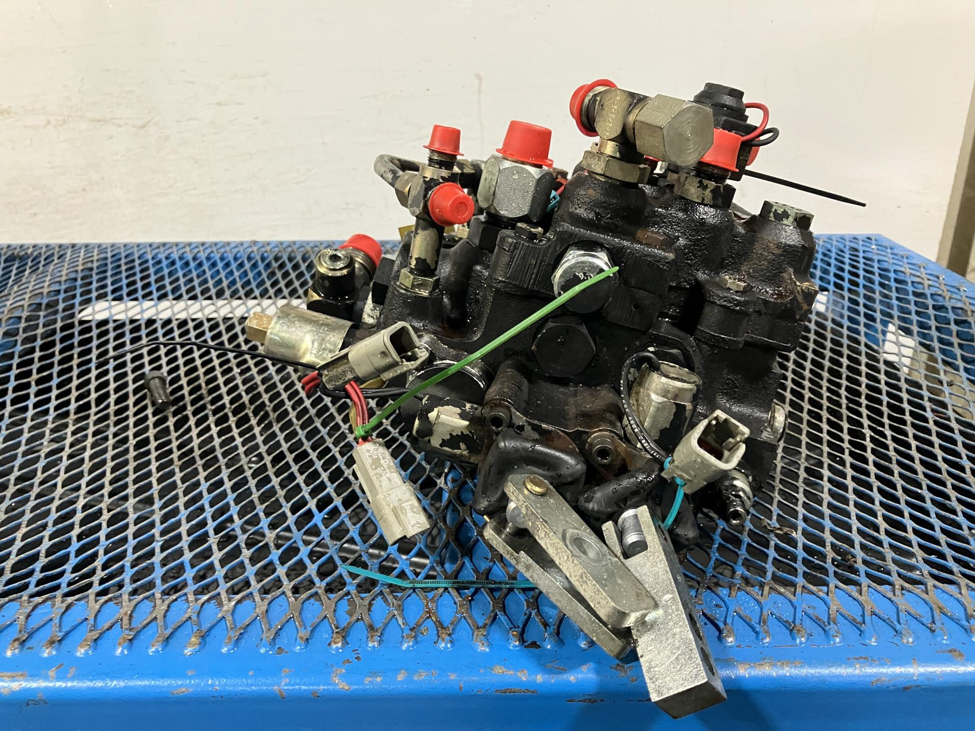 6806836 | Bobcat 753 Hydraulic Valve for Sale