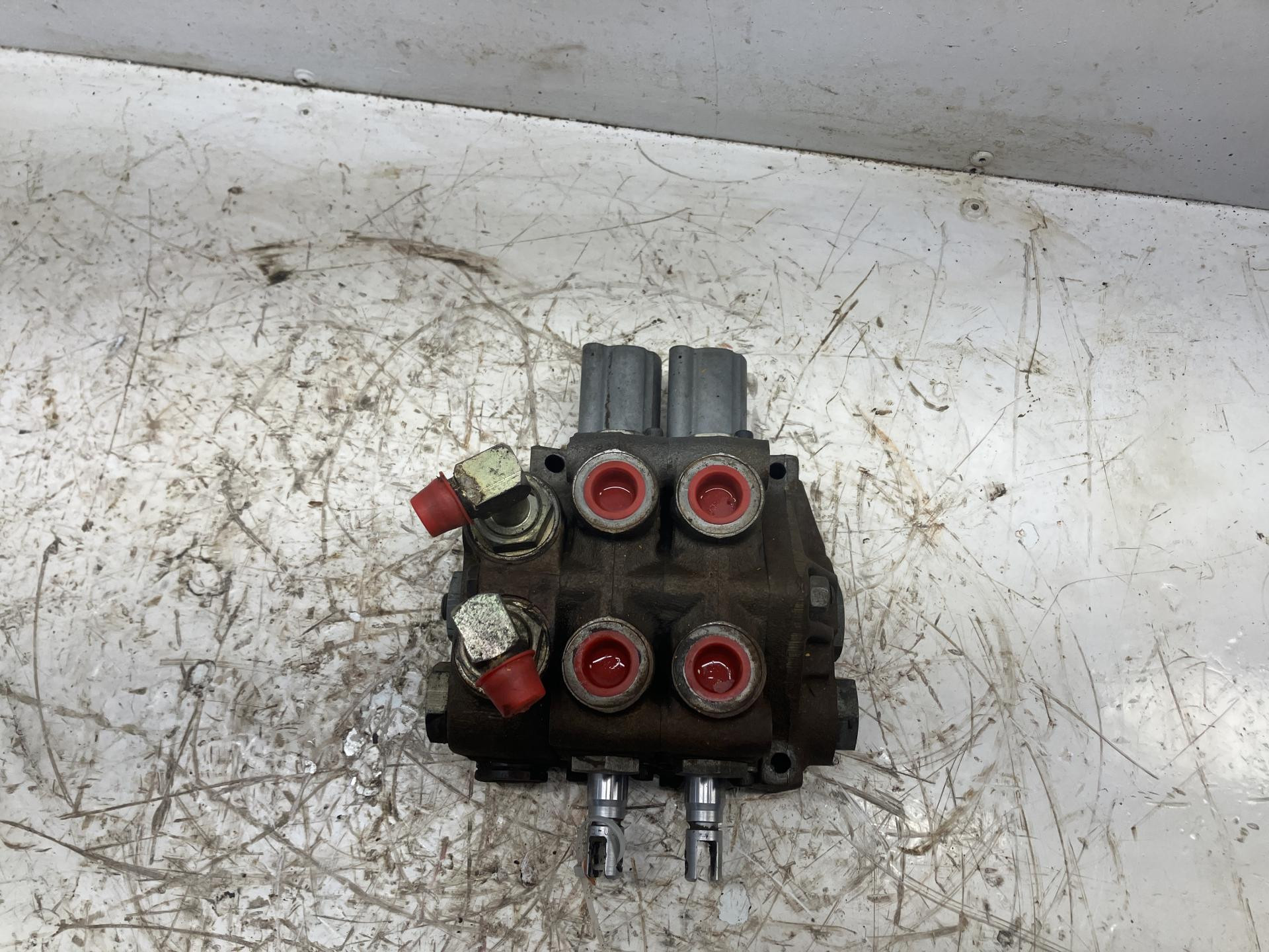 T54178 | John Deere 770 Hydraulic Valve for Sale