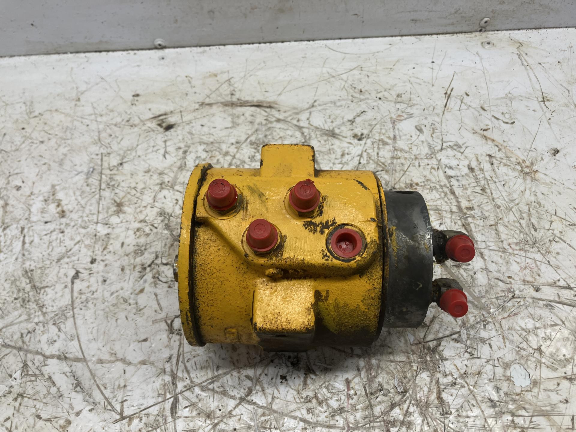 AT42134 | John Deere 770 Hydraulic Valve for Sale