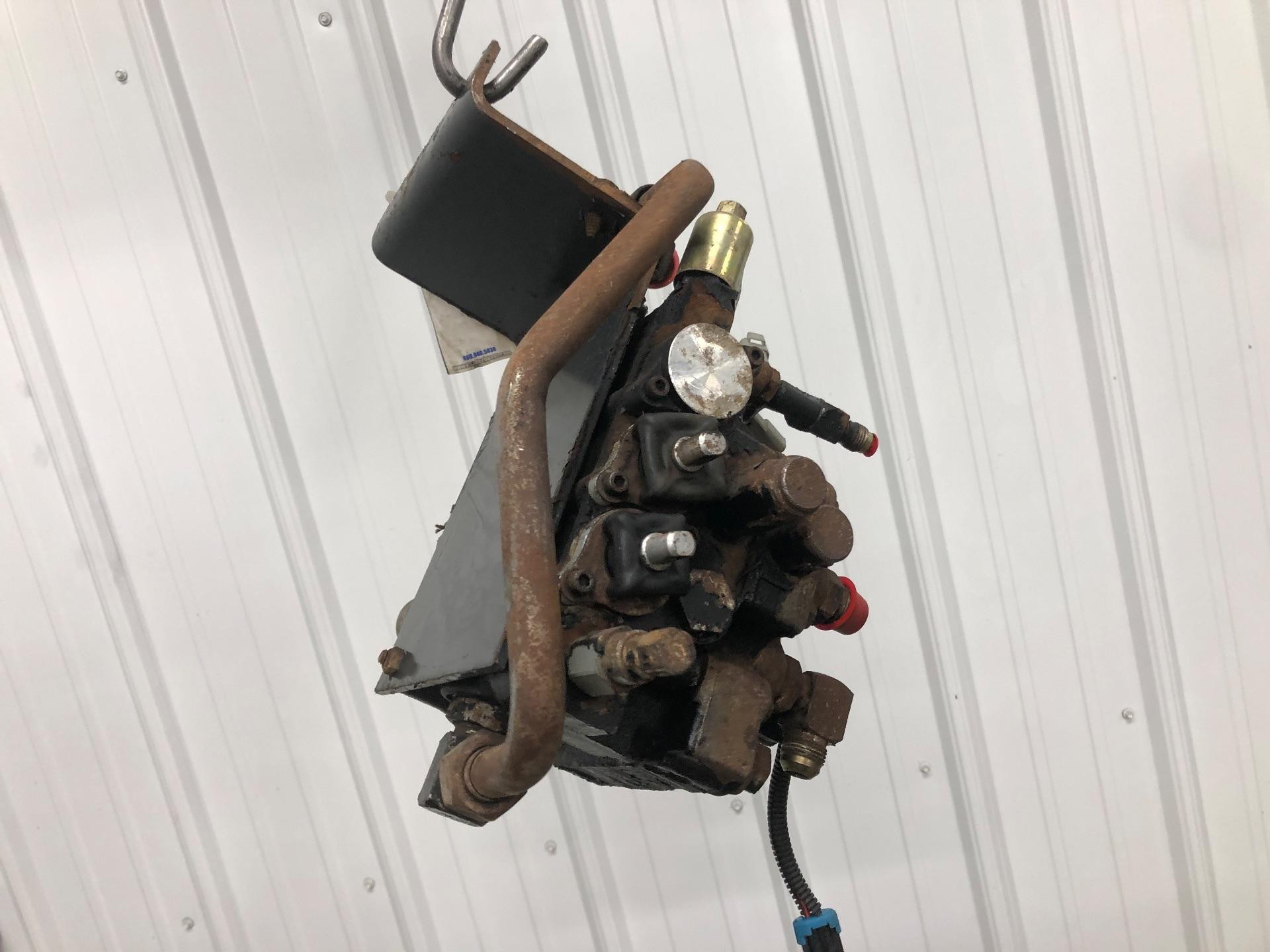 6806180 | Bobcat 863 Hydraulic Valve for Sale