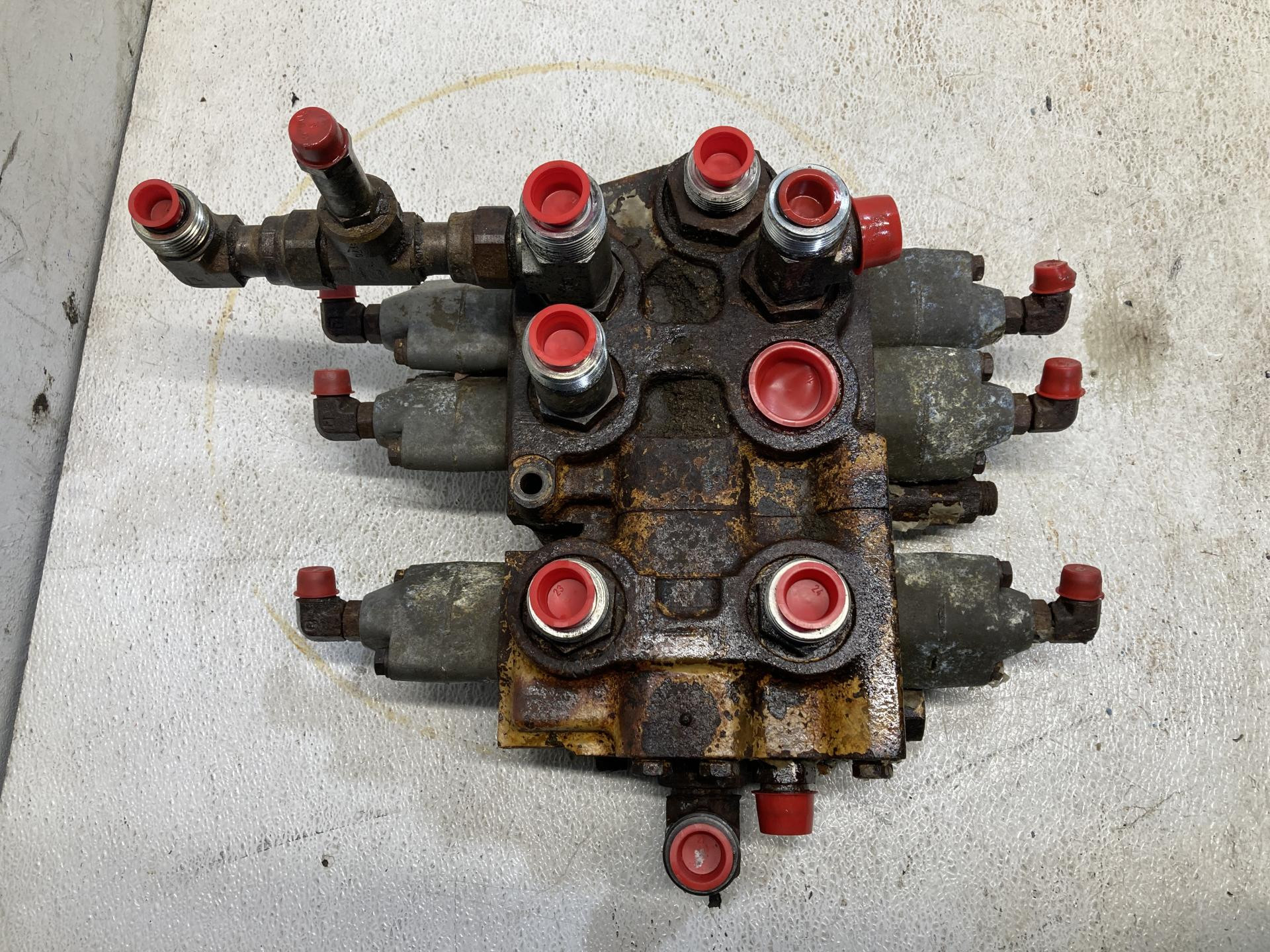 133-4239 | CAT 938G Hydraulic Valve for Sale