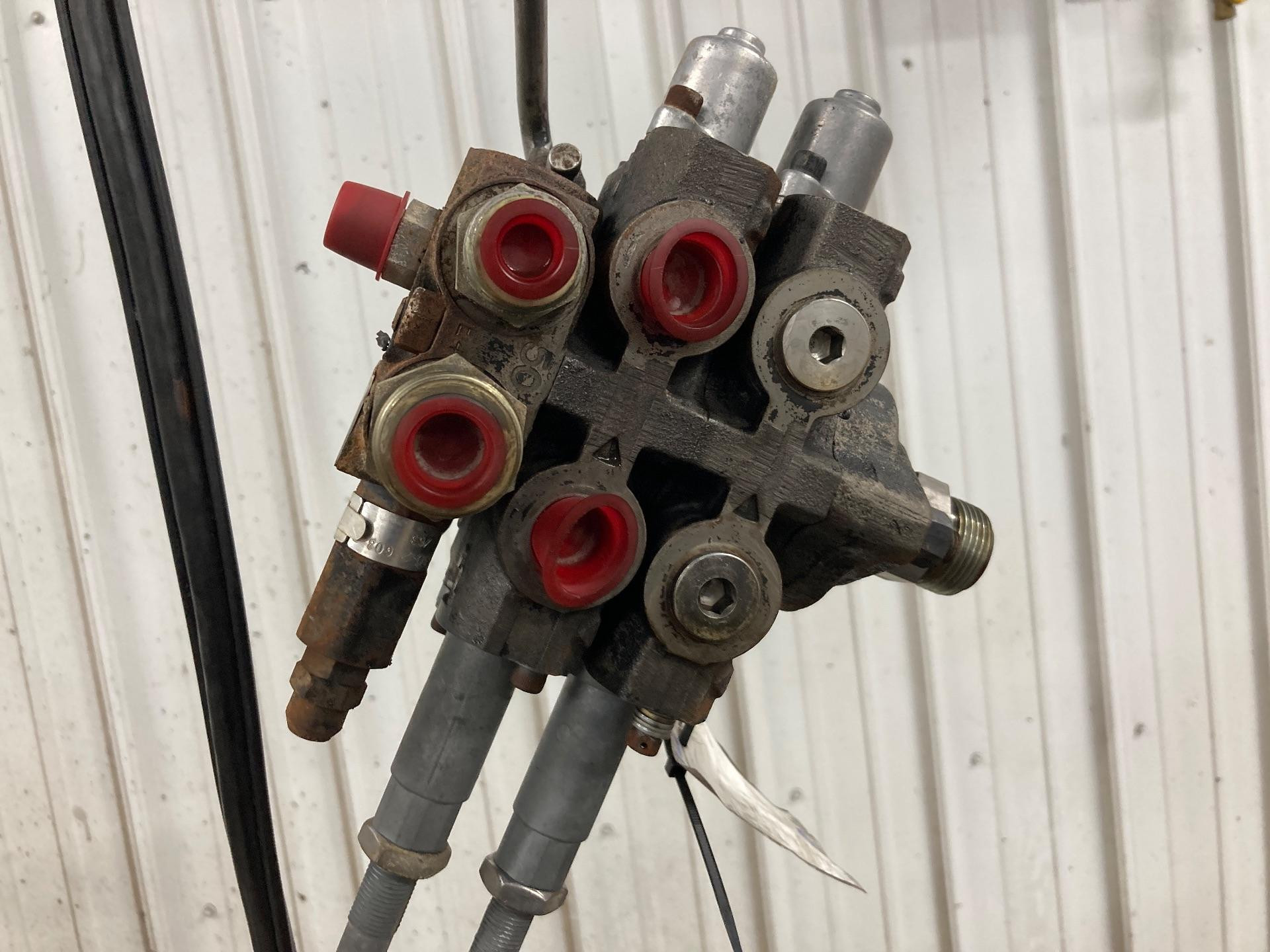 85819684 | New Holland LB75B Hydraulic Valve for Sale