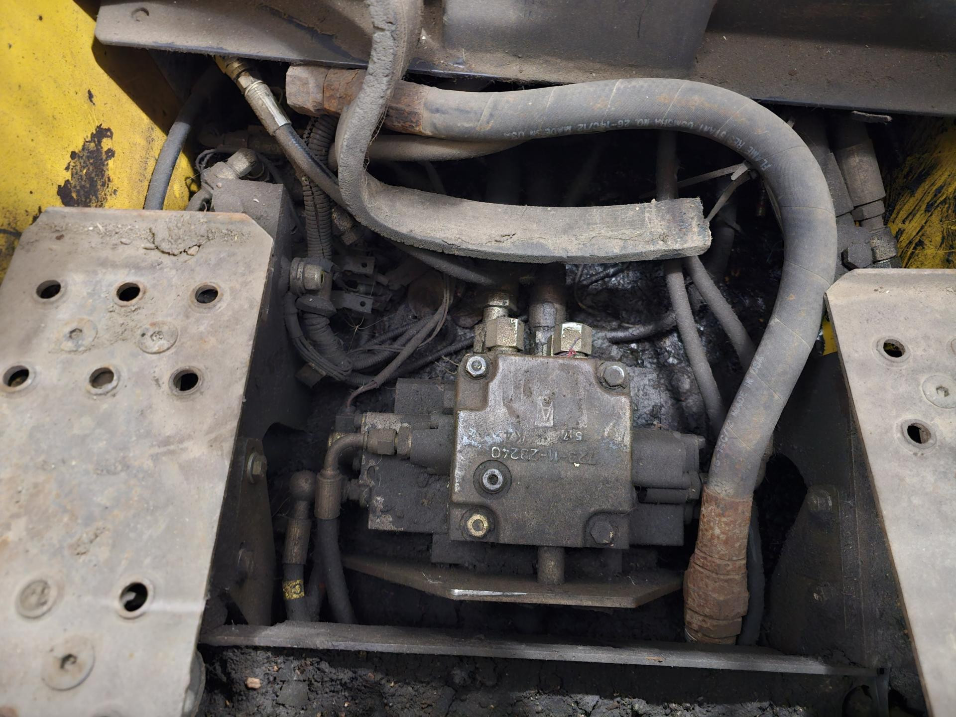 723-13-12800 | Komatsu SK820 Hydraulic Valve for Sale