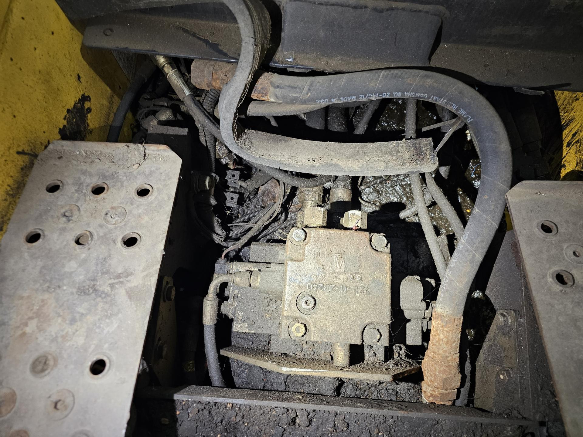 723-13-12800 | Komatsu SK820 Hydraulic Valve for Sale