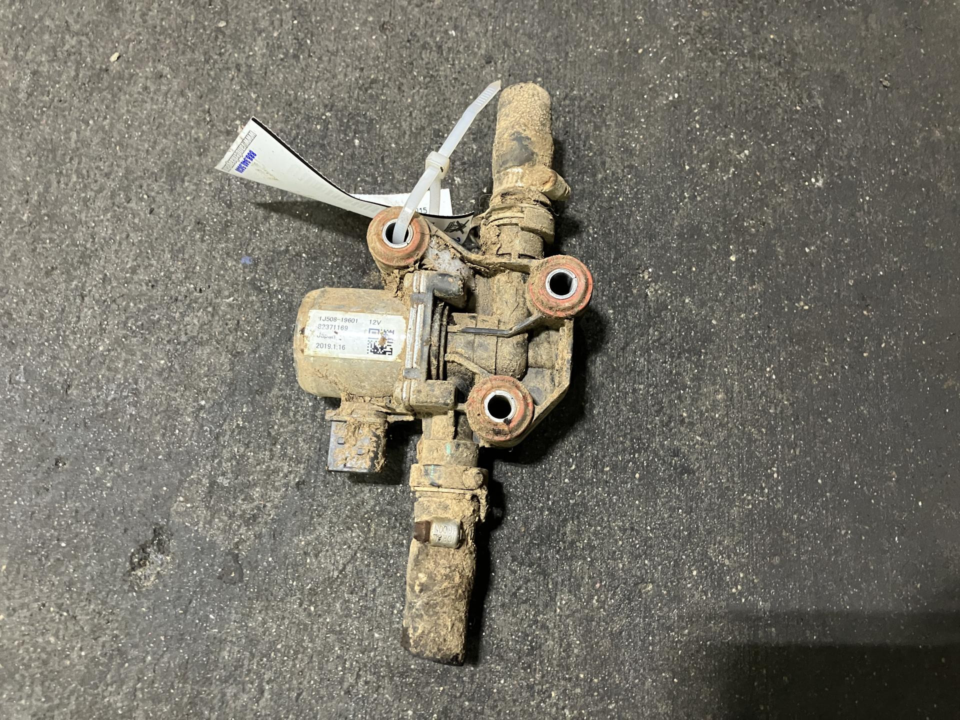 Takeuchi TL12V-2 Hydraulic Valve for Sale