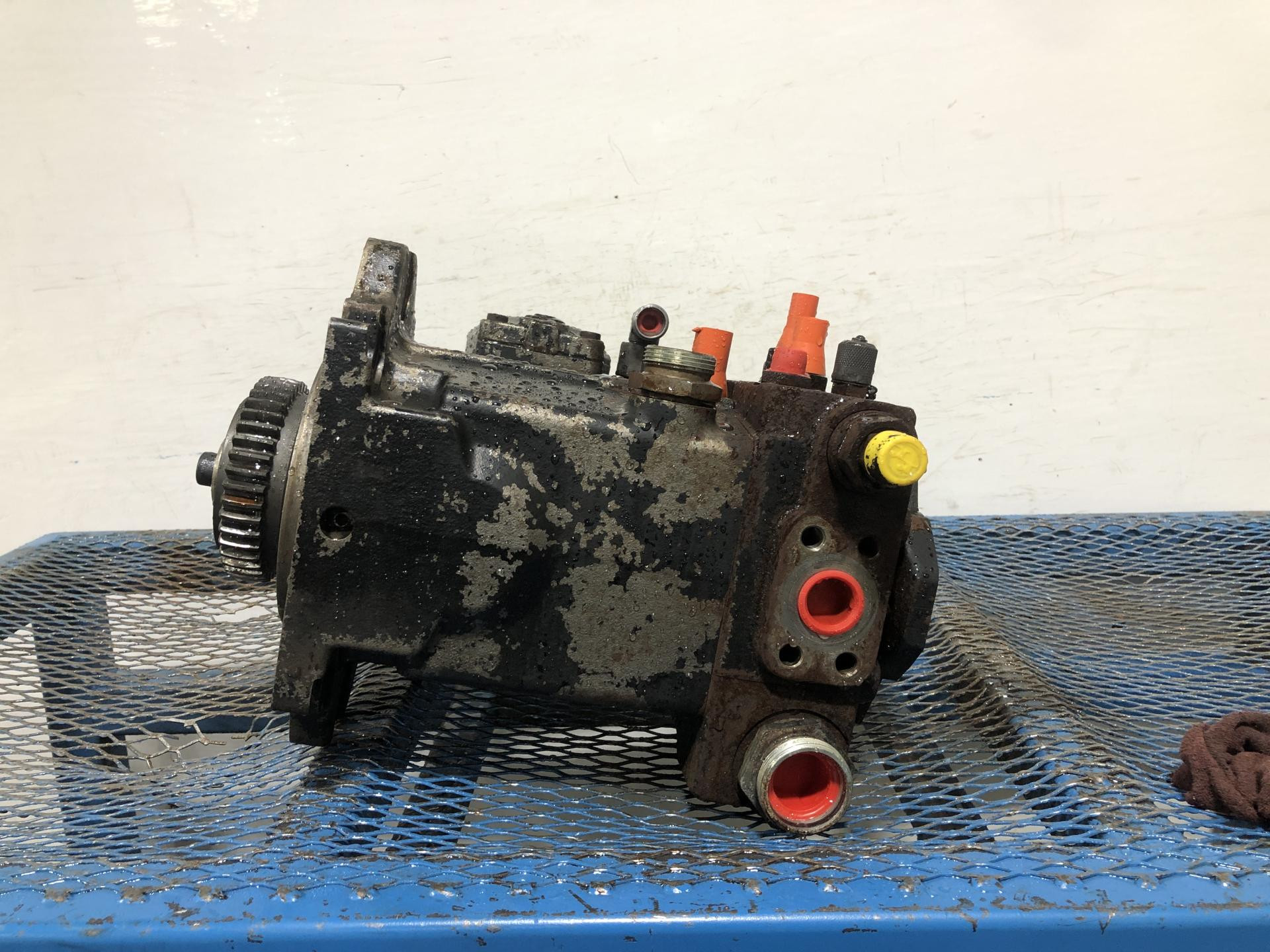 LW11117898 | John Deere 344K Equip Hydrostatic Pump for Sale