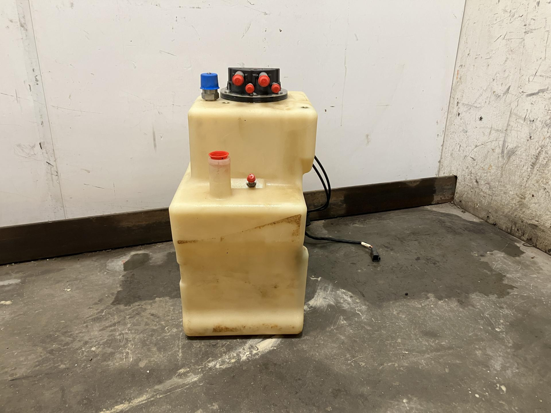 7339043 | Bobcat T770 Equip DEF Tank for Sale