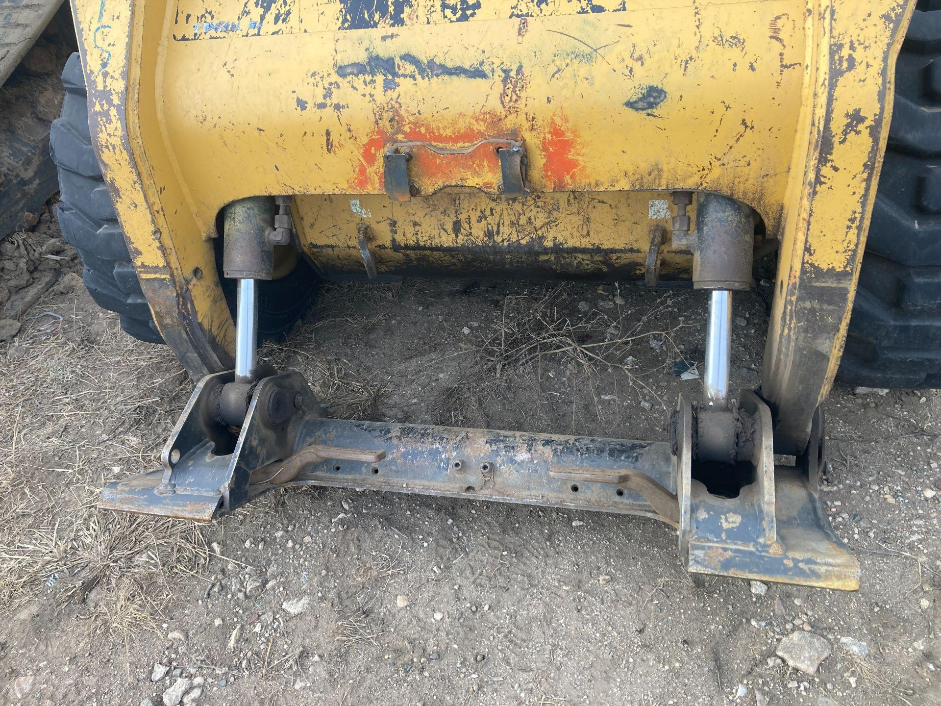 1968875 | CAT 252 Quick Coupler for Sale