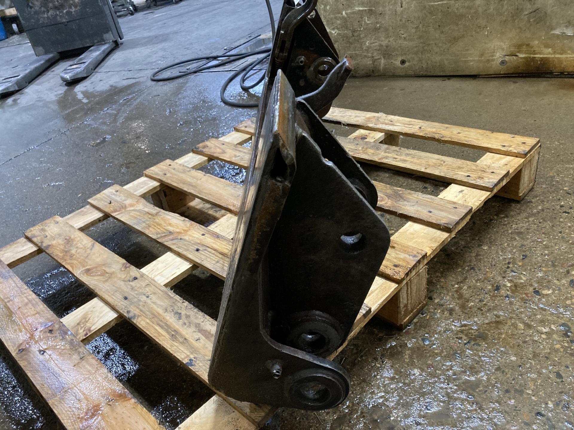 196-8870 | CAT 277 Quick Coupler for Sale