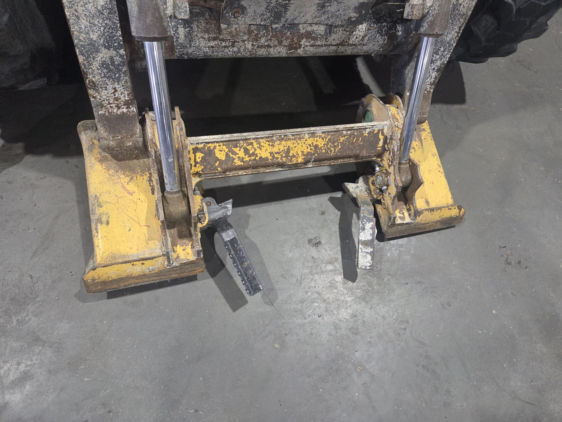 John Deere 320D Quick Coupler for Sale