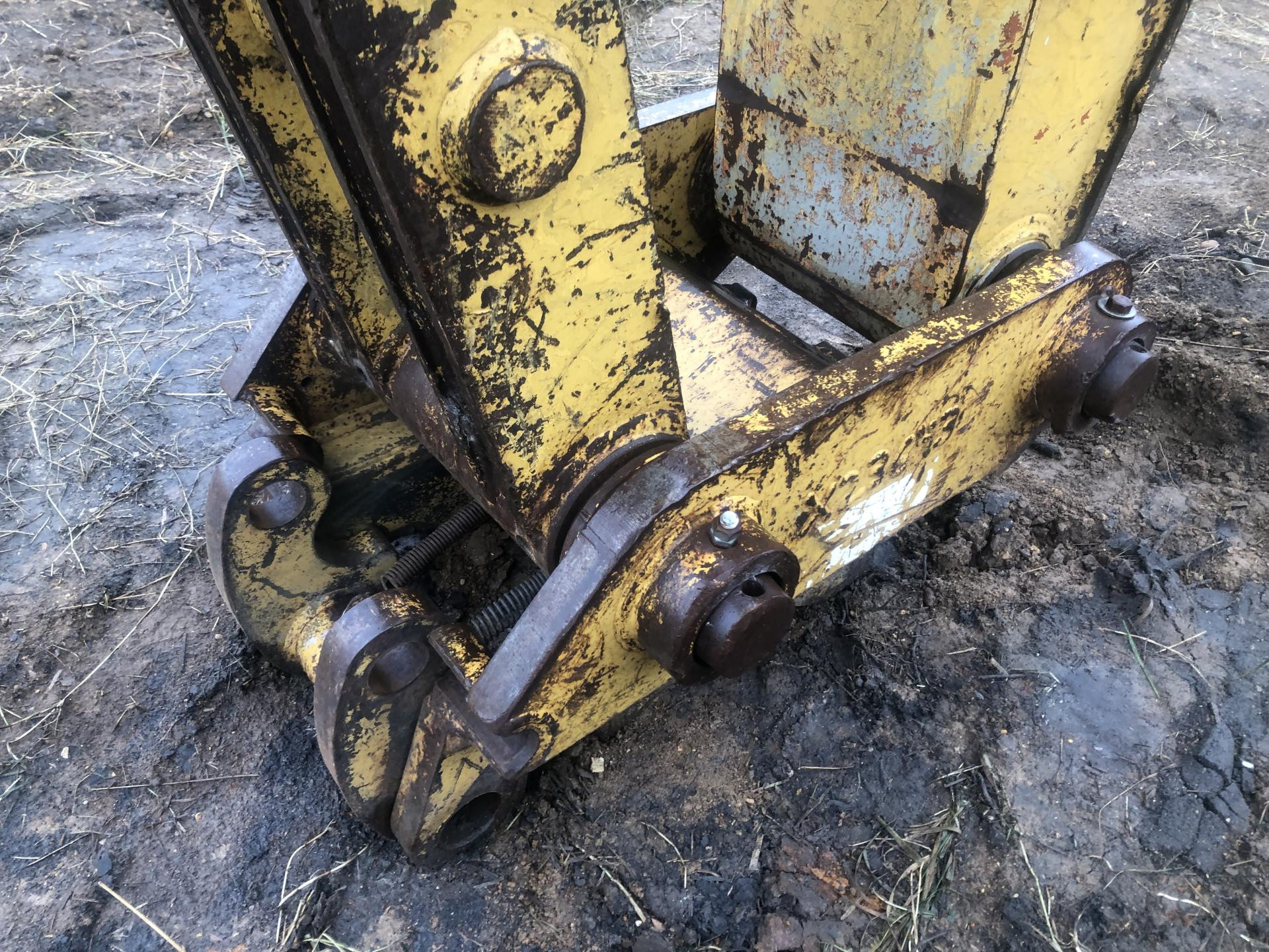 CAT 325L Quick Coupler for Sale