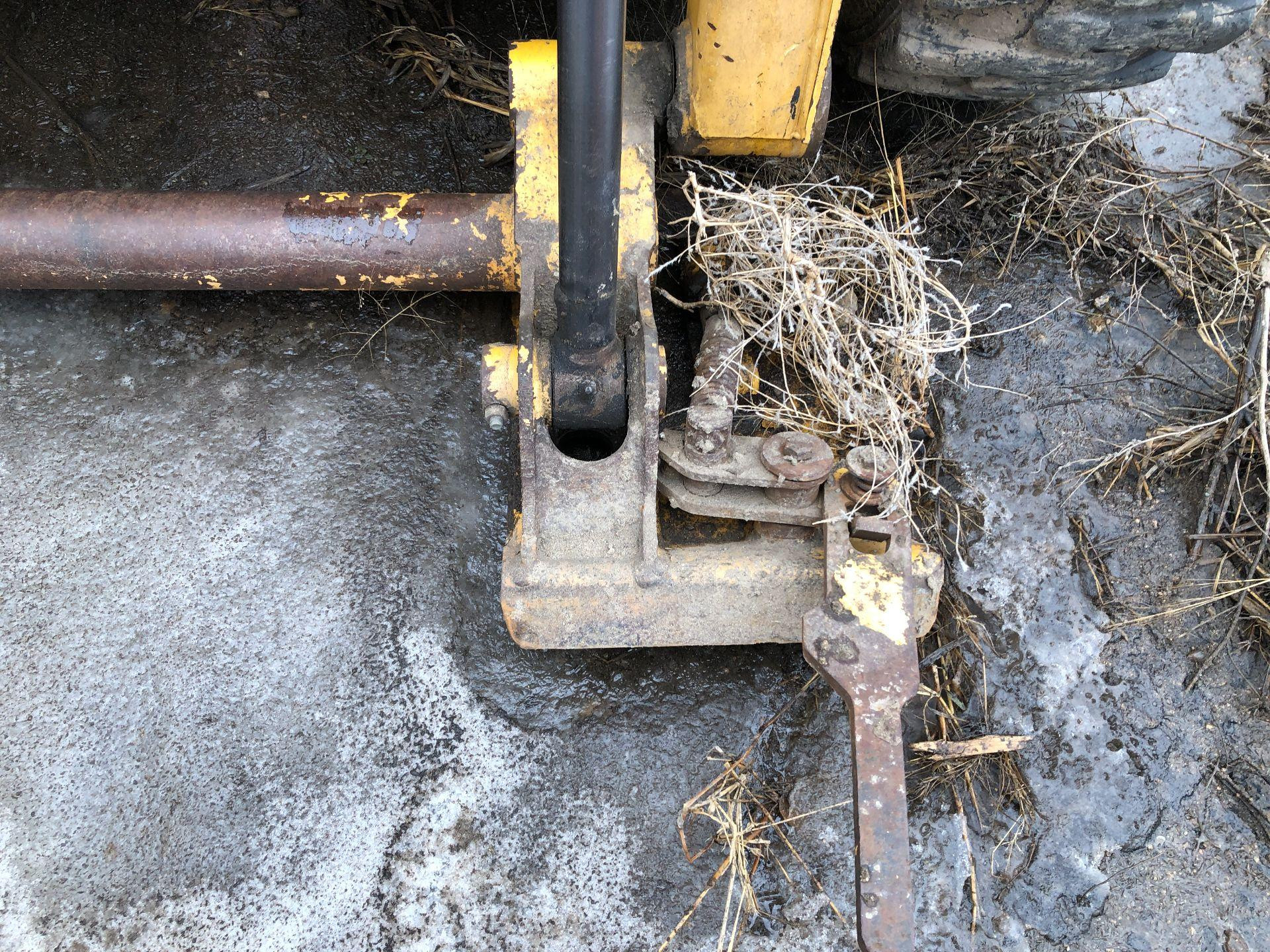 Gehl 5640 Quick Coupler for Sale