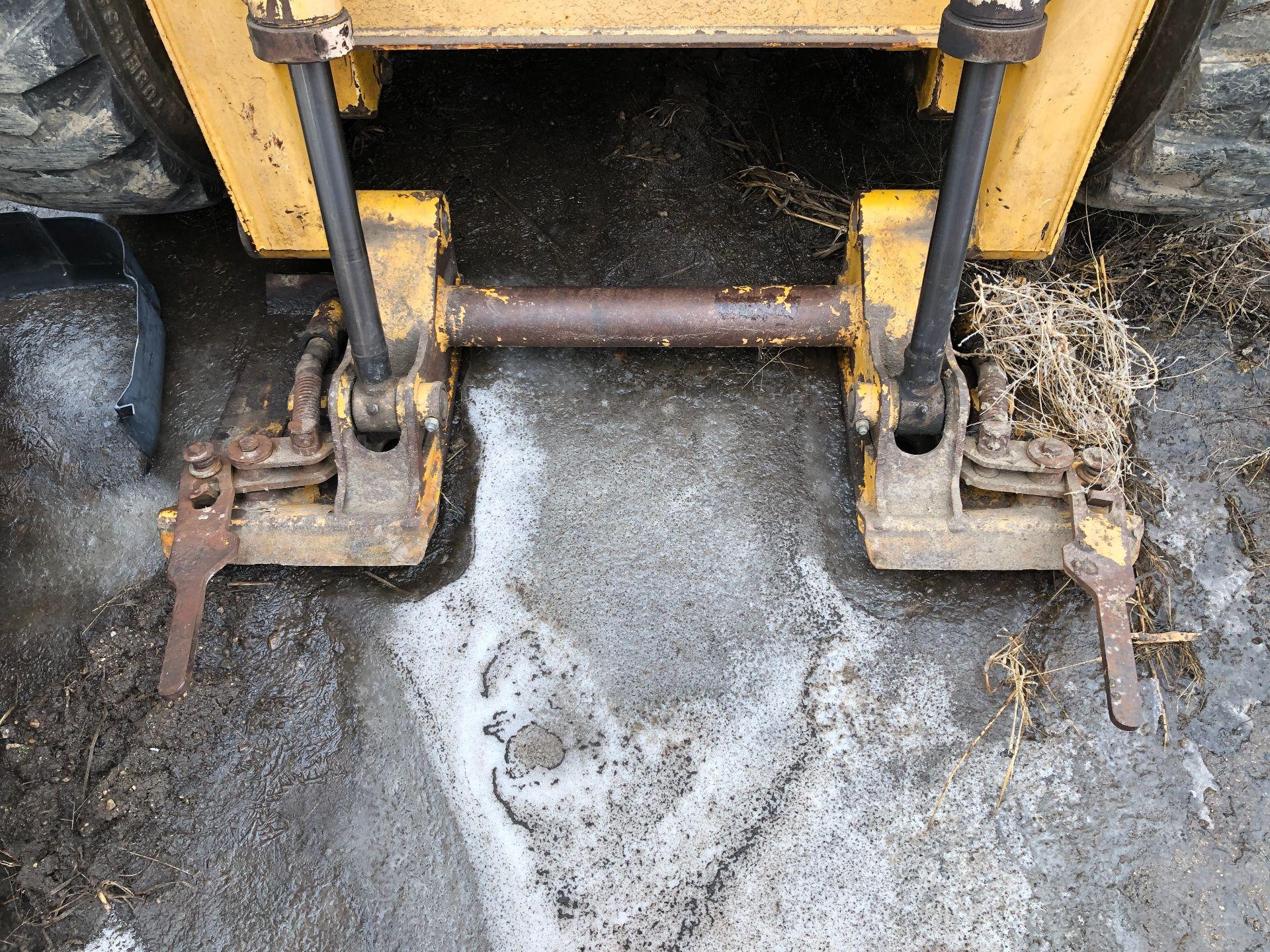 Gehl 5640 Quick Coupler for Sale