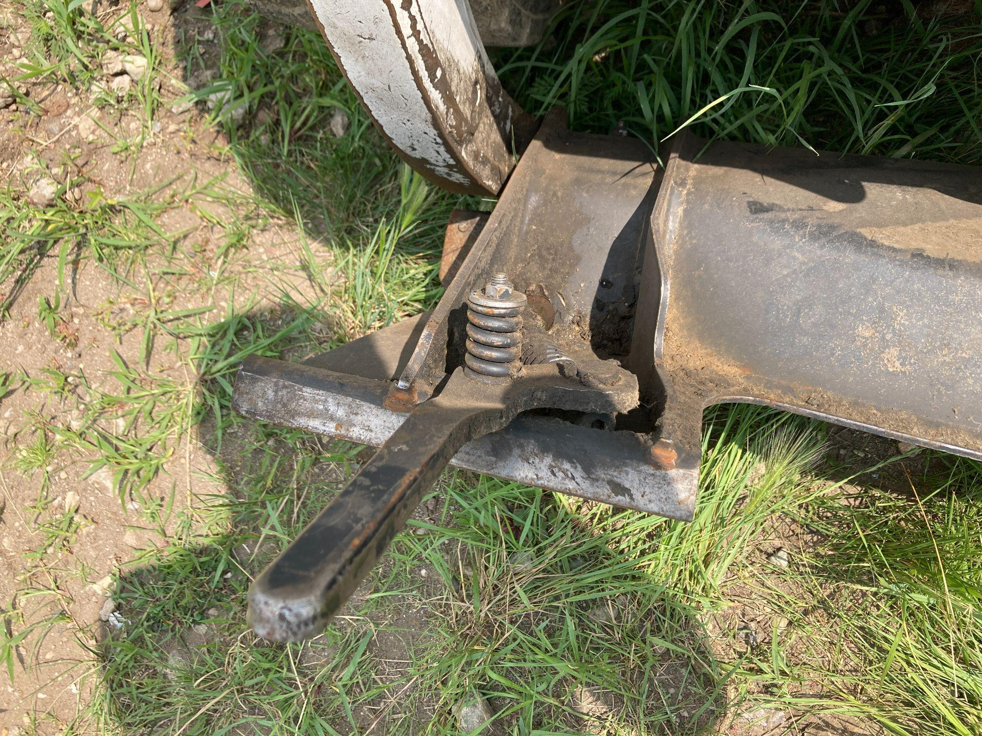 6571744 | Bobcat 753 Quick Coupler for Sale
