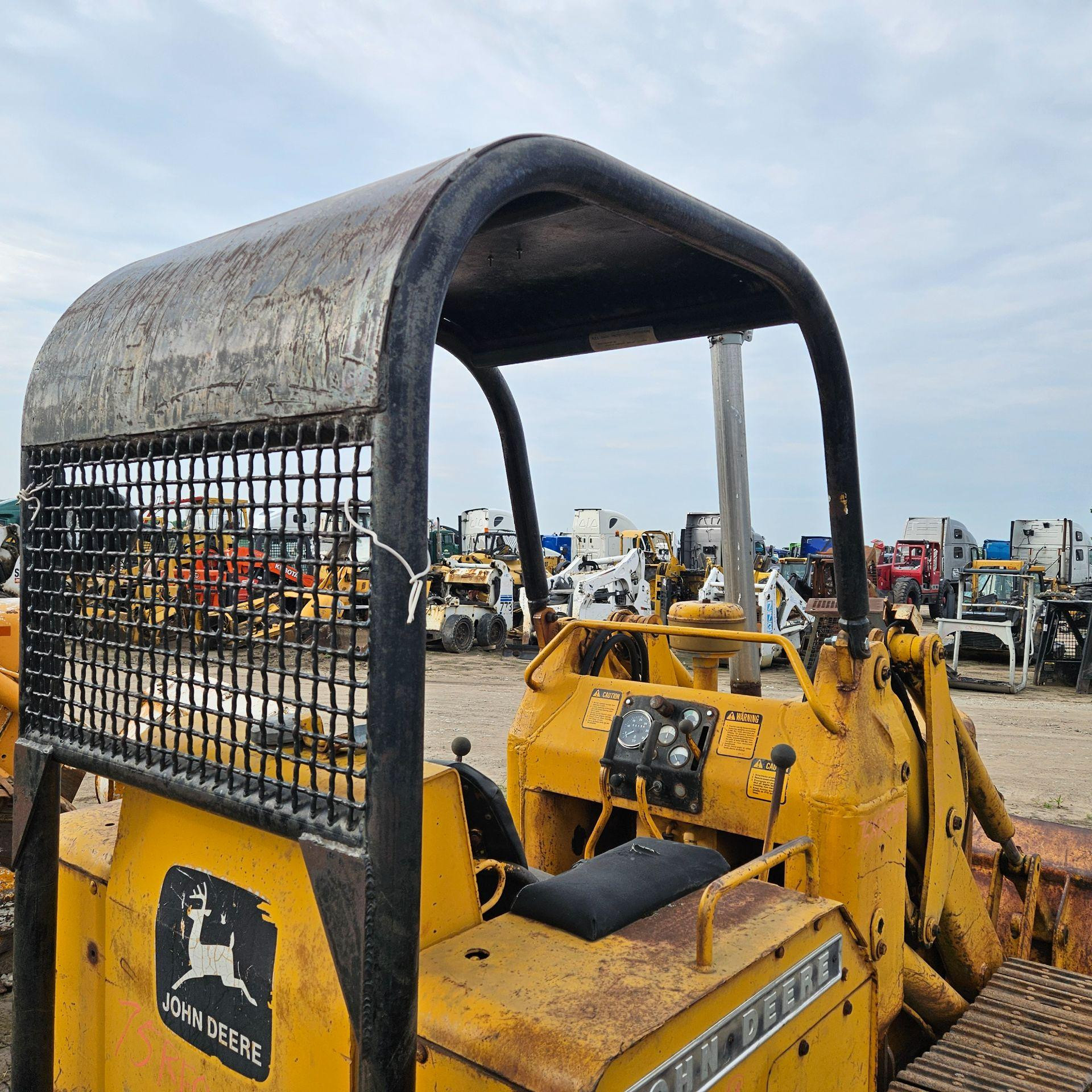 AT38934 | John Deere 350B ROPS for Sale