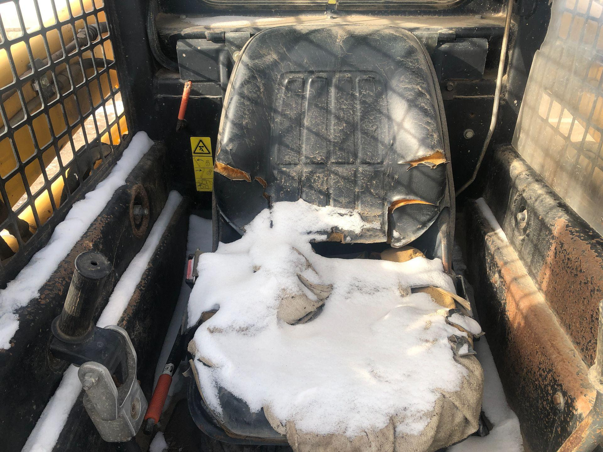 AT355008 | John Deere 5575 Seat for Sale