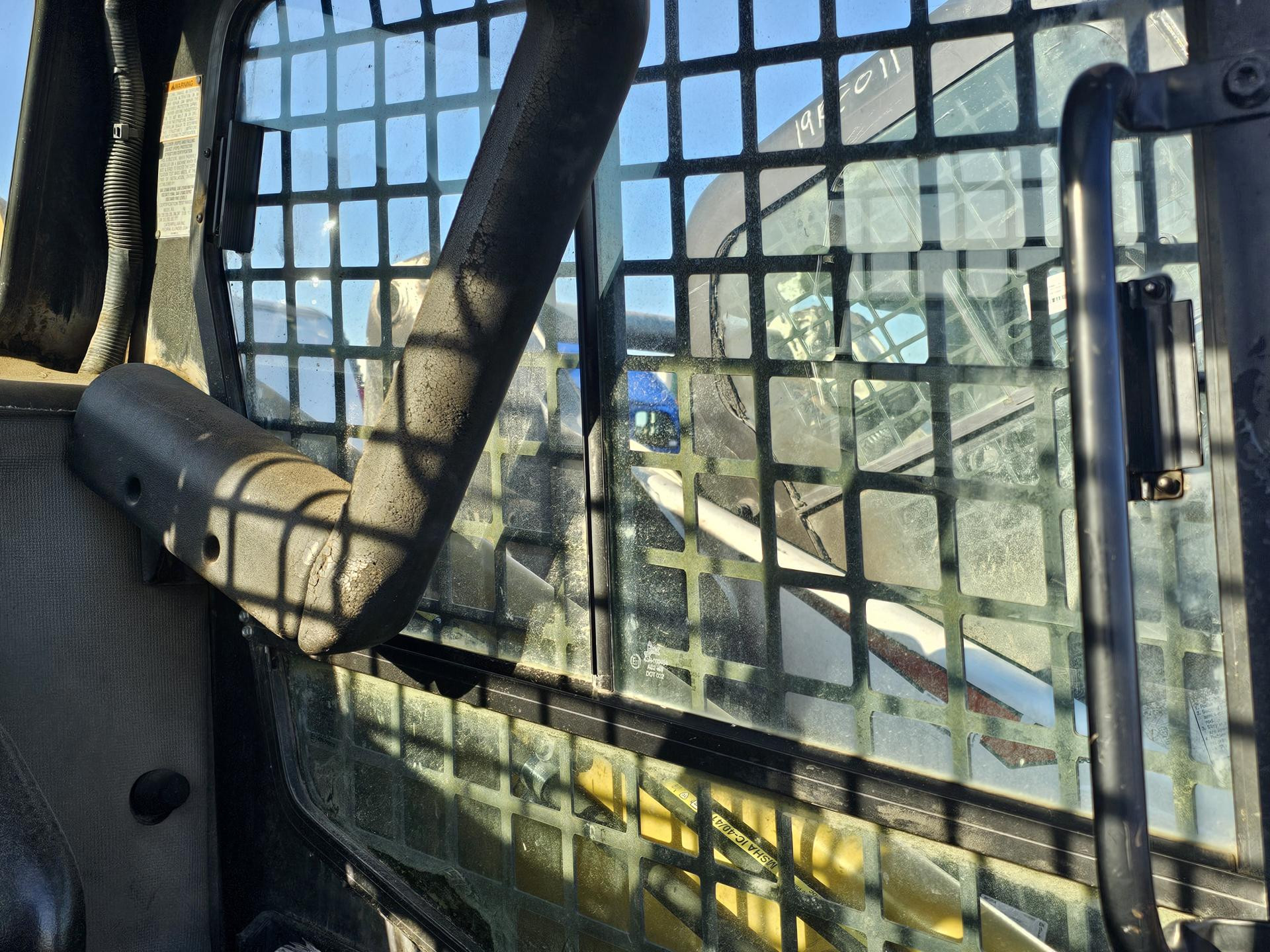 154-7989 | CAT 252 Equip Side Glass for Sale