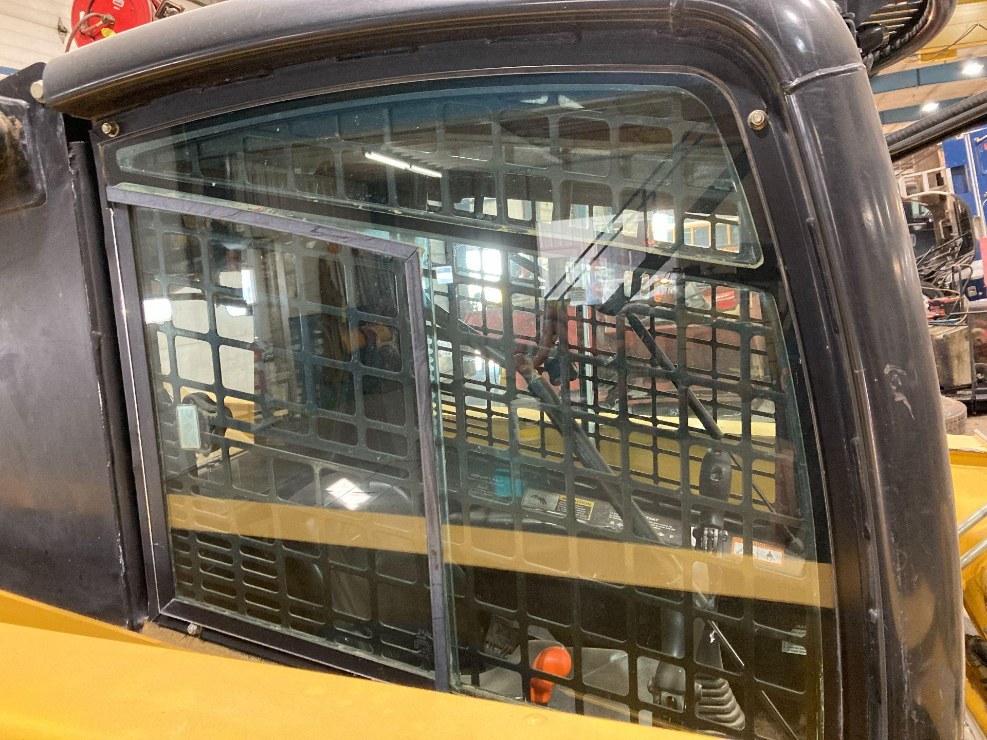 AT315967 | John Deere 325 Equip Side Glass for Sale