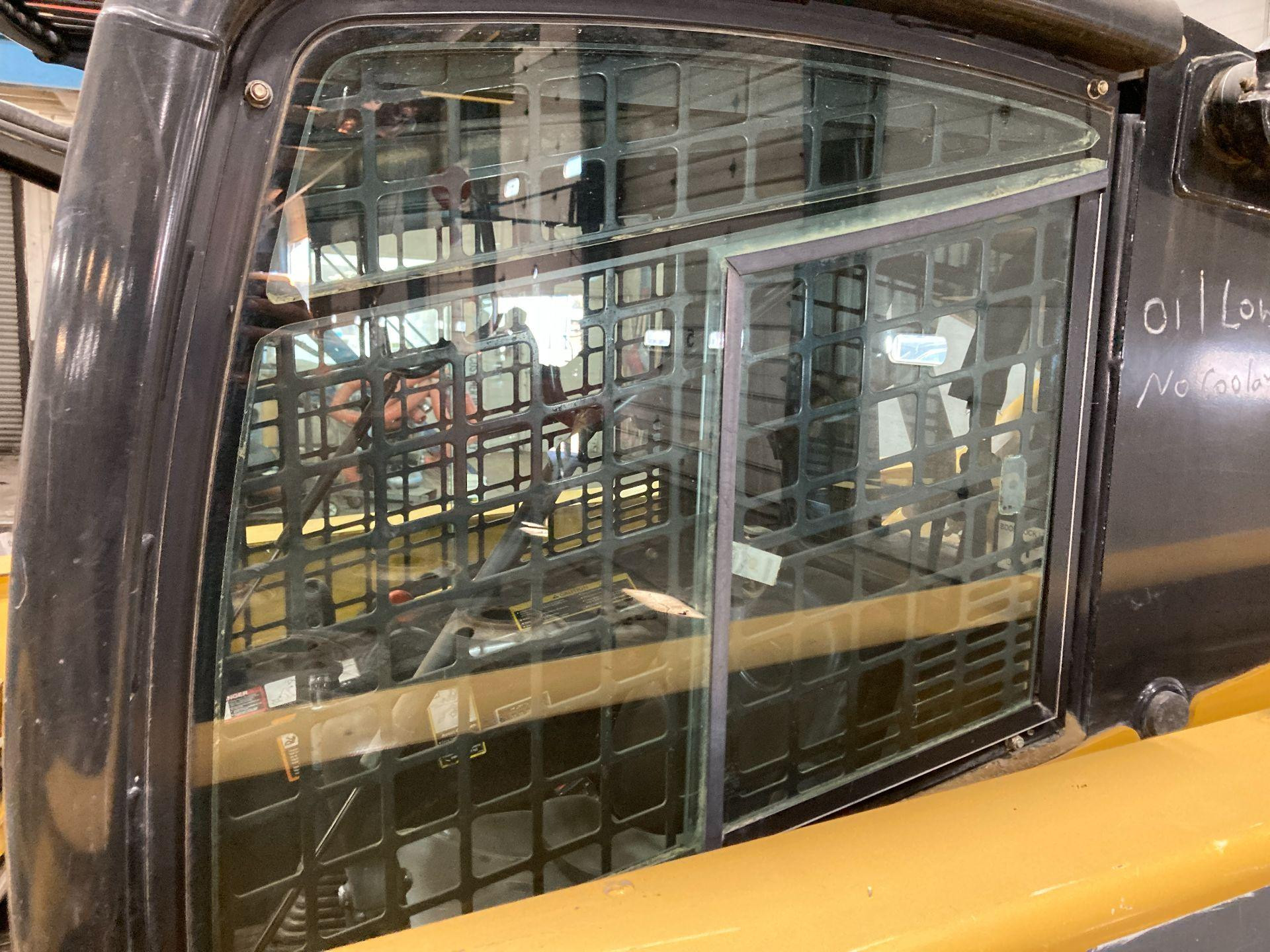 AT315968 | John Deere 325 Equip Side Glass for Sale