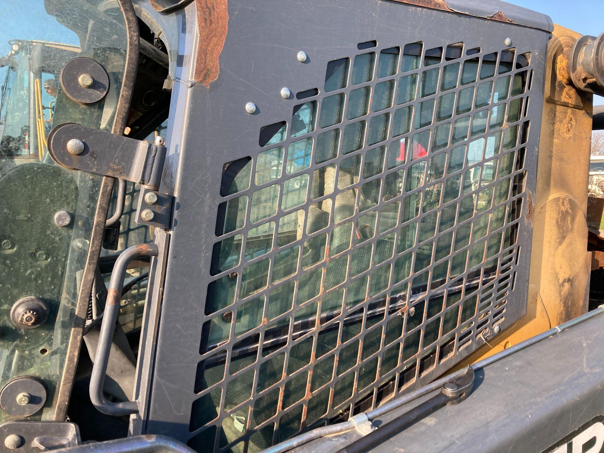 AT414931 | John Deere 333D Equip Side Glass for Sale