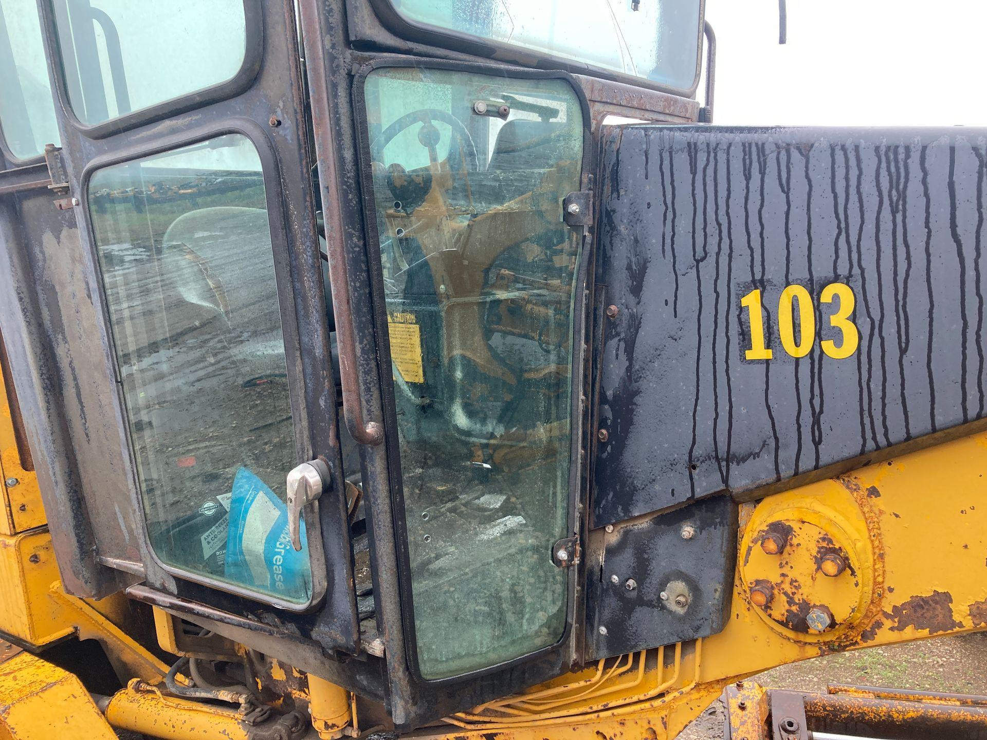 T62136 | John Deere 670 Equip Side Glass for Sale